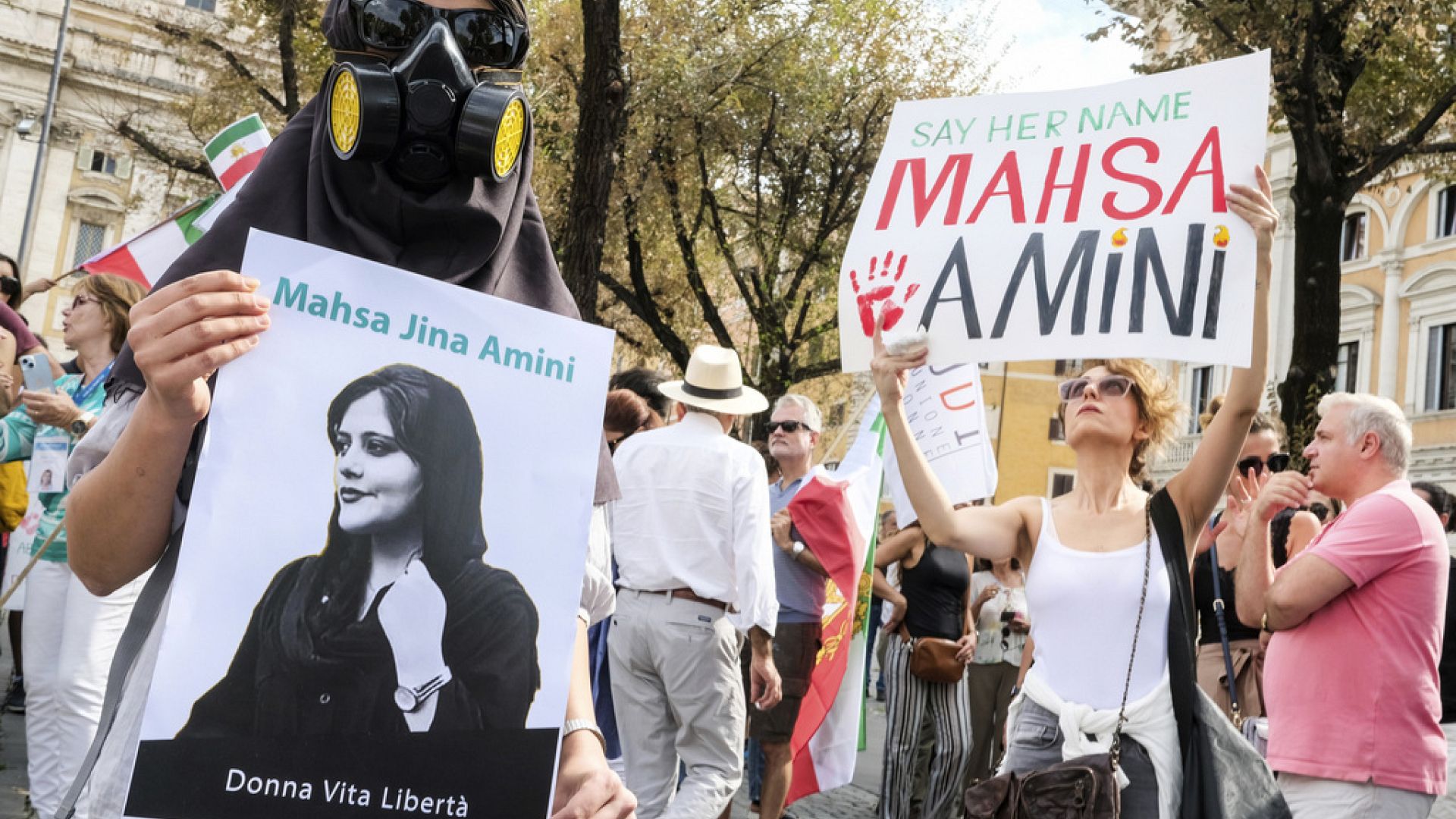 Activistas honran en Europa a Mahsa Amini un año después de su muerte ...
