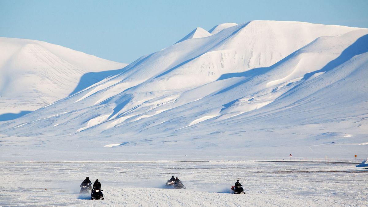 Solar panels installed in remote Arctic community to power green energy ...