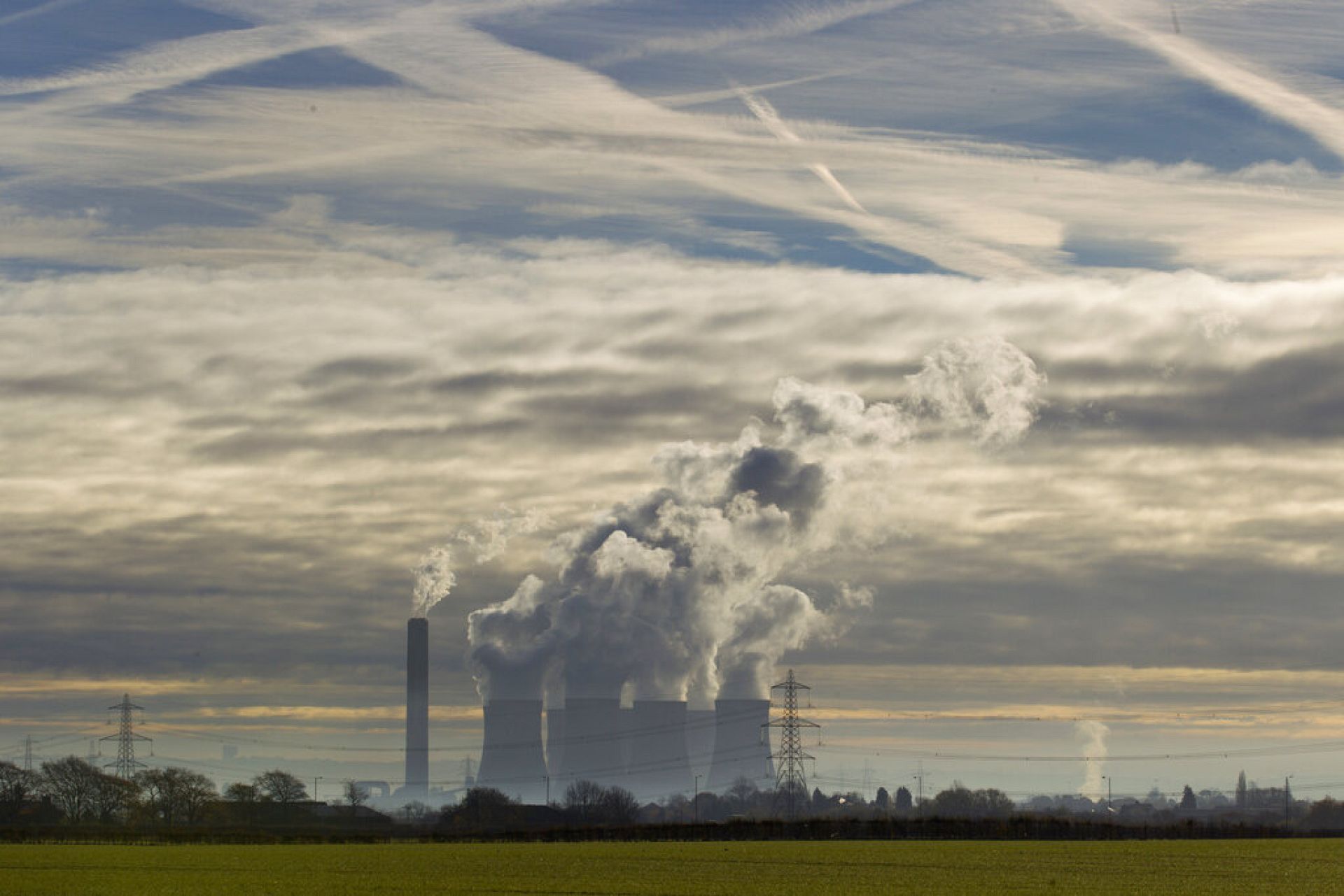 Phase out or phase down? Fight over fossil fuels heats up in run-up to COP28 | Euronews