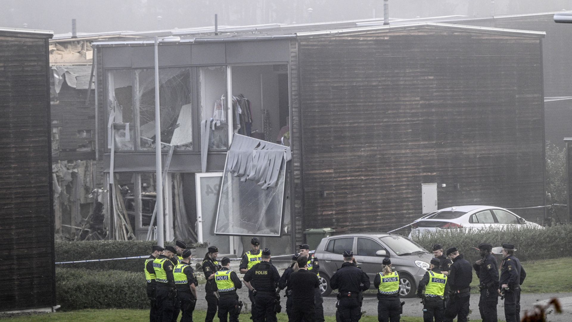 3 killed in shootings and explosion as gangs battle in Sweden | Euronews