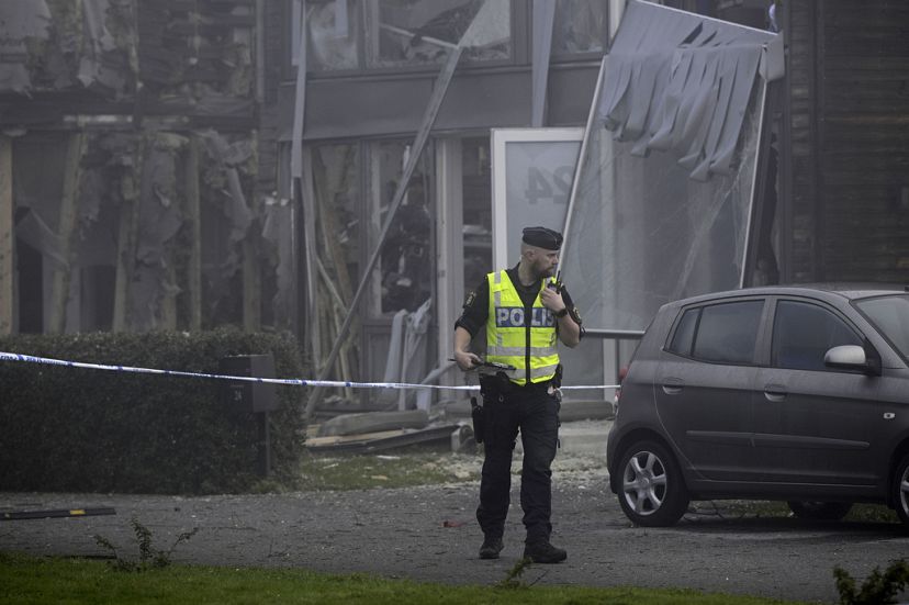 3 killed in shootings and explosion as gangs battle in Sweden | Euronews