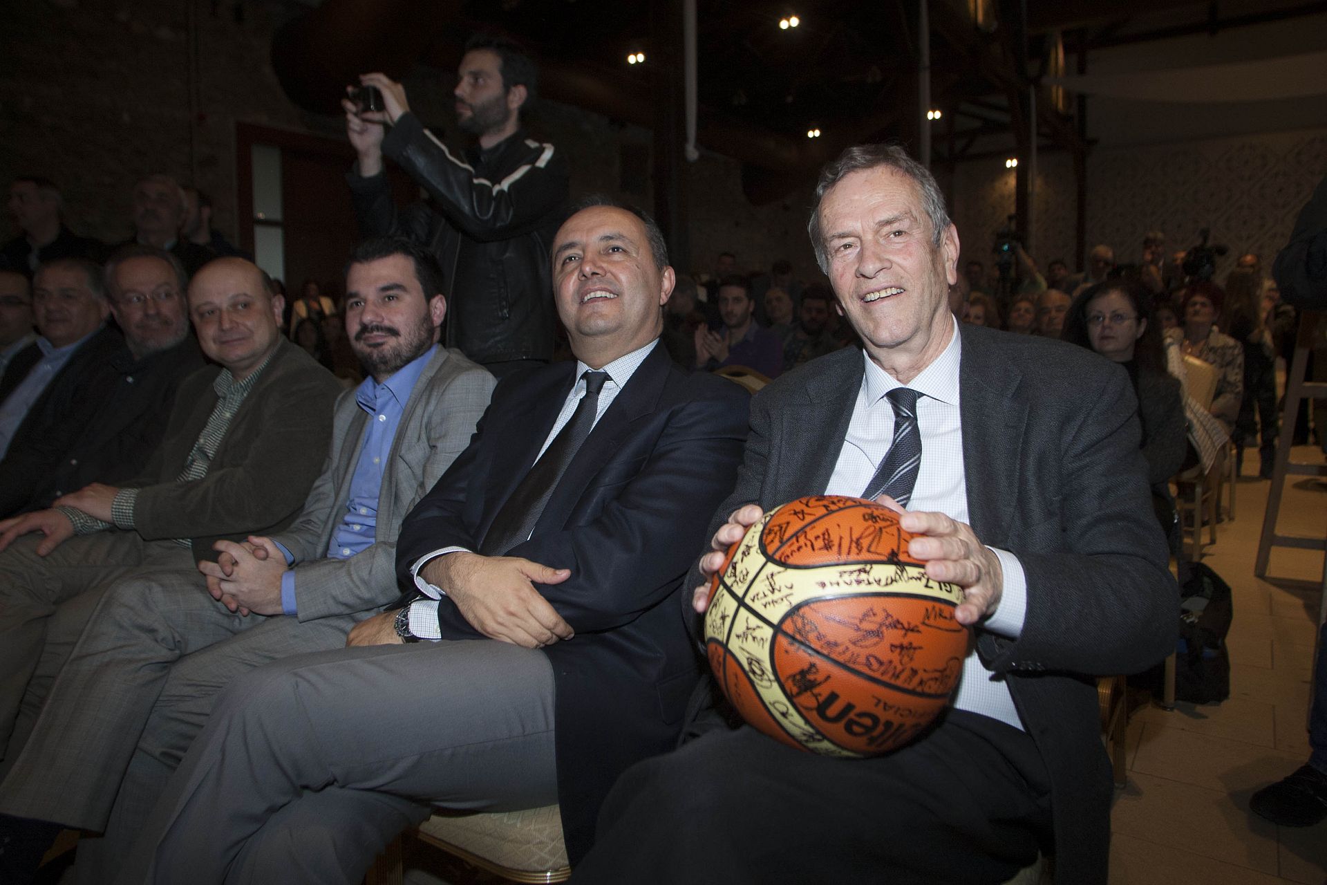 Ελλάδα: Πέθανε ο σπουδαίος Γιάννης Ιωαννίδης | Euronews