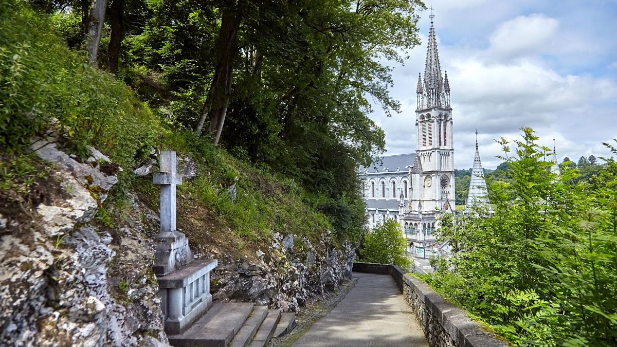 France's new night trains take you from healing waters to winter ...