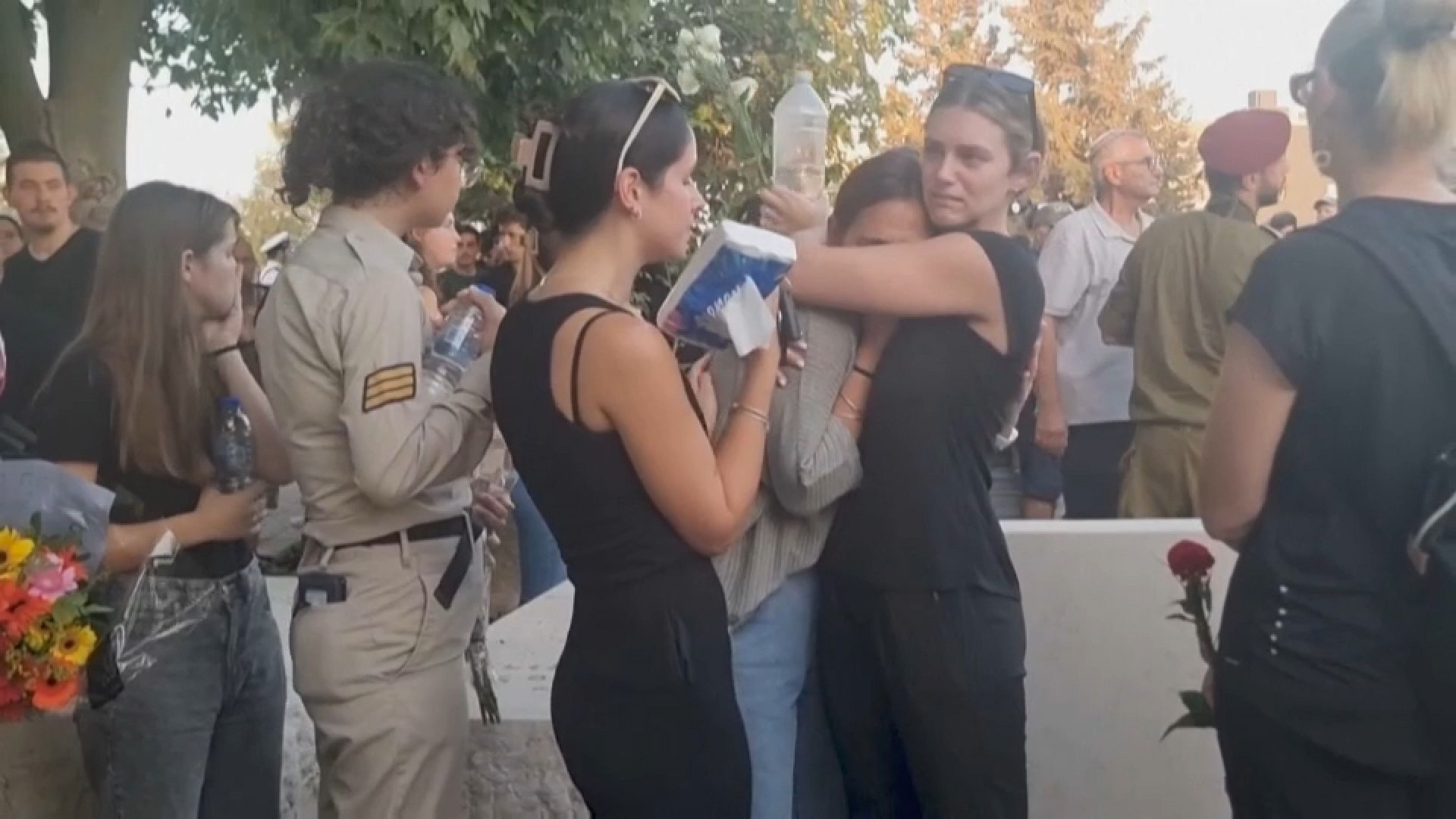 Video. Trauer in Israel und Gaza: Festivalbesucherin Kim Damti (22) und ...