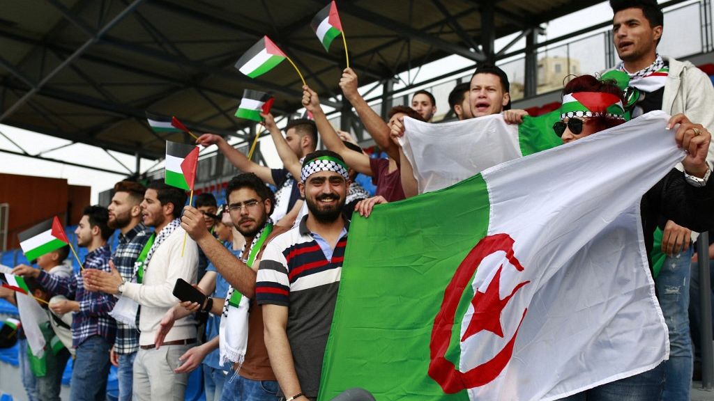 Football : l'Algérie suspend tous les matchs en solidarité avec Gaza ...