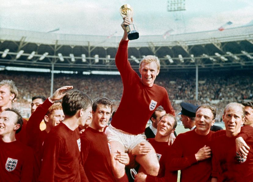 Muere a los 86 años, Bobby Charlton, leyenda del fútbol inglés | Euronews