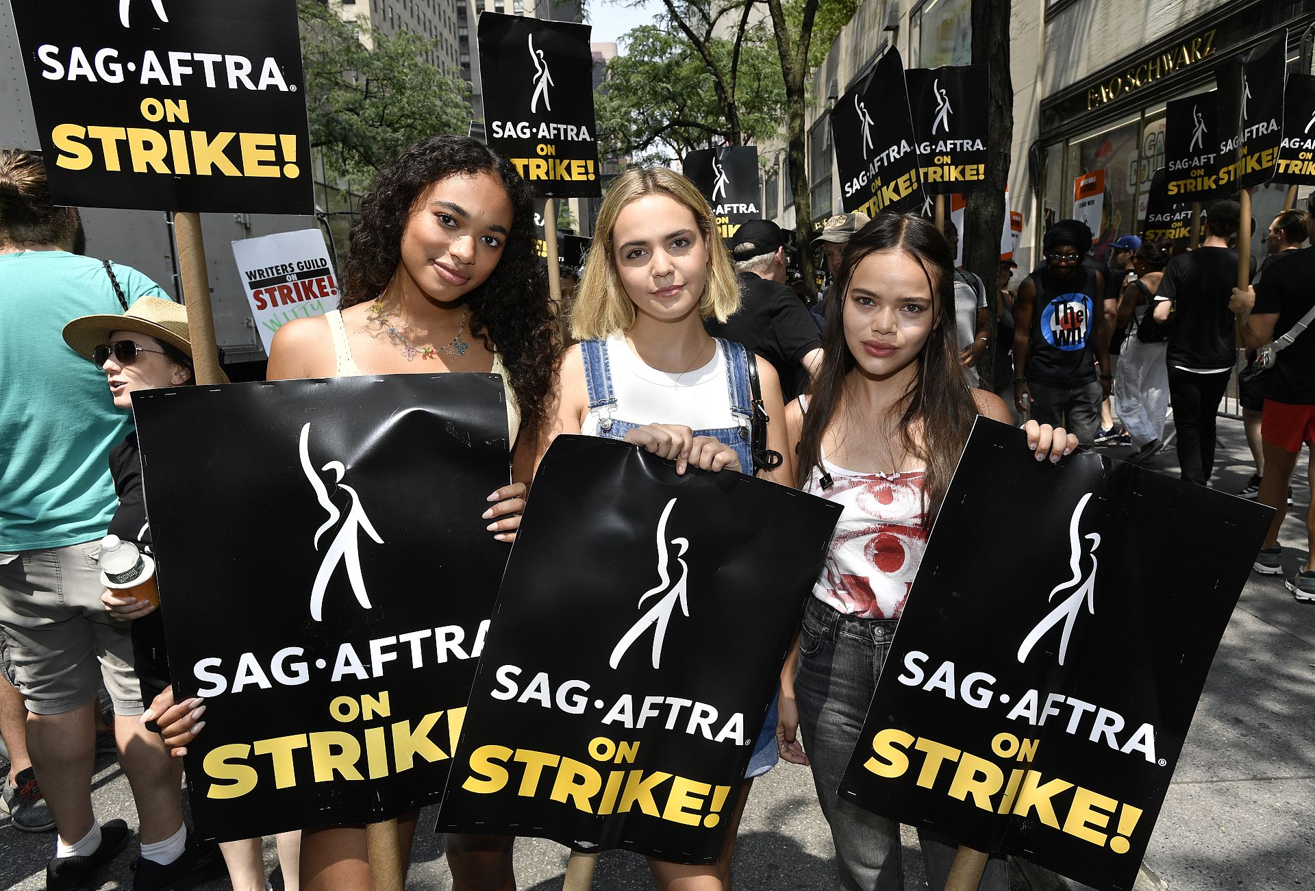 Hollywood actors strike hits 100 days: What next (and why no Halloween ...
