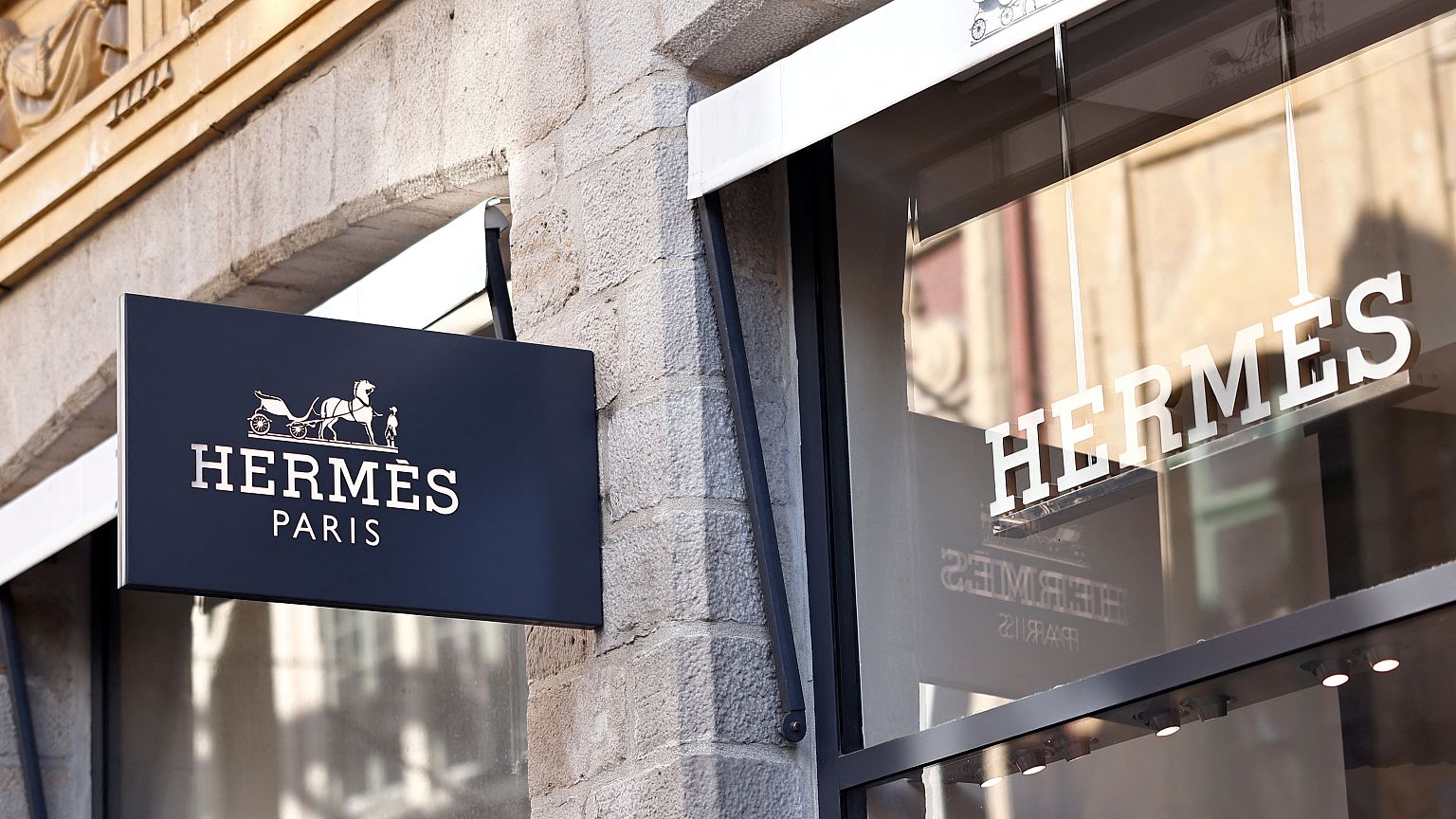 Hermès outshines luxury rivals amid sector slowdown | Euronews