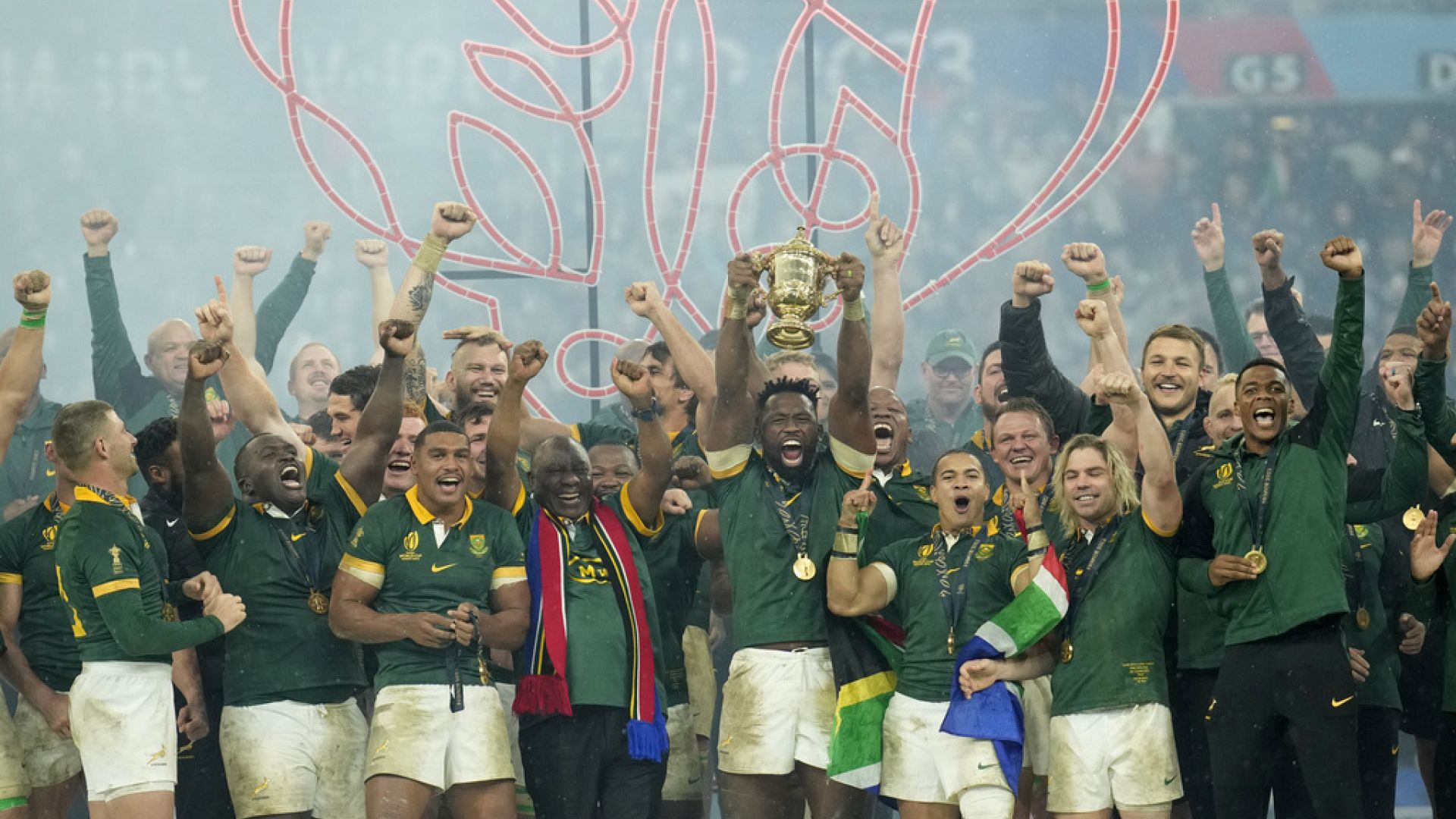 Südafrika gewinnt die Rugby-WM 12 : 11 gegen Neuseeland und bleibt ...