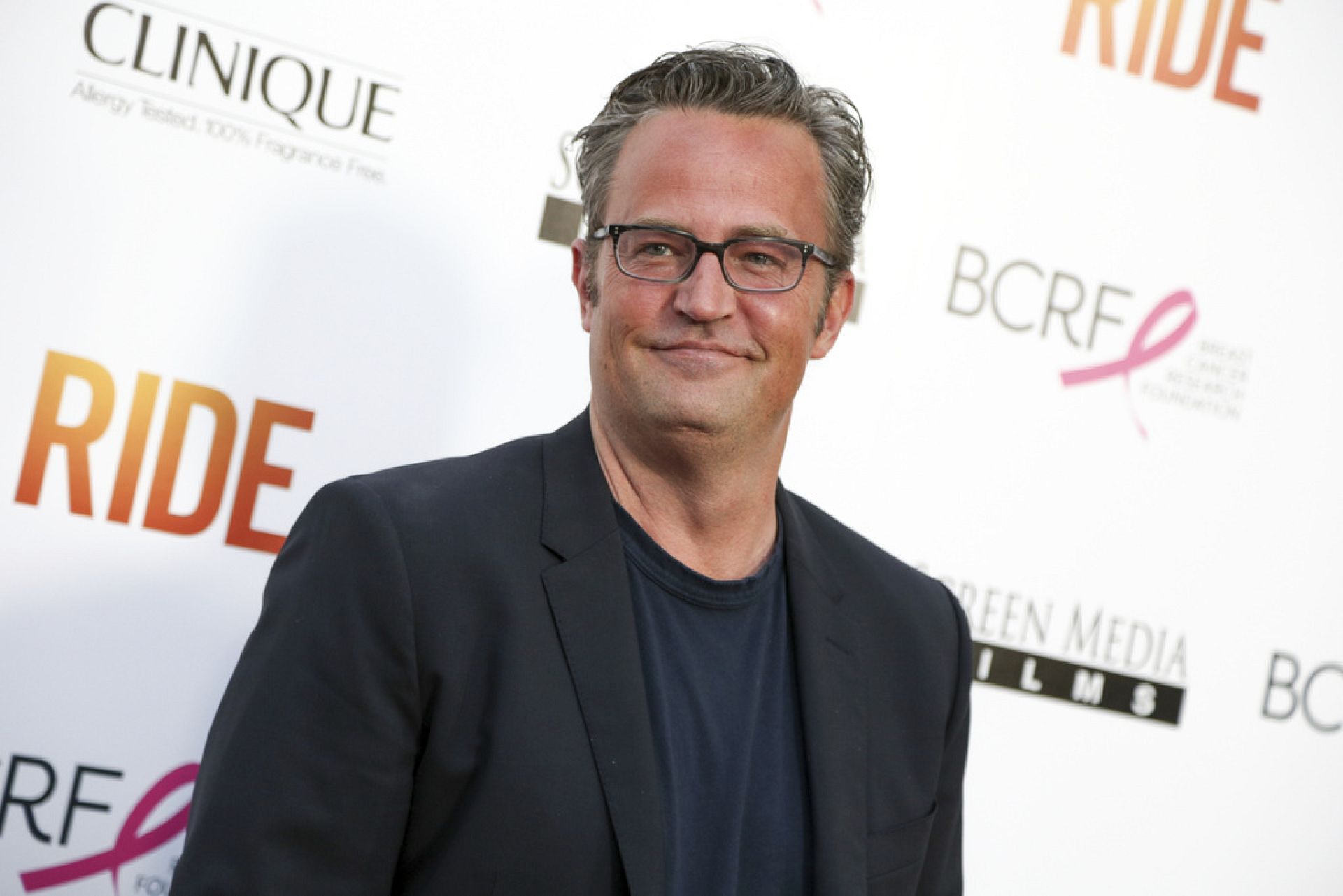 Addio a Matthew Perry: la star di "Friends" è scomparsa a 54 anni ...