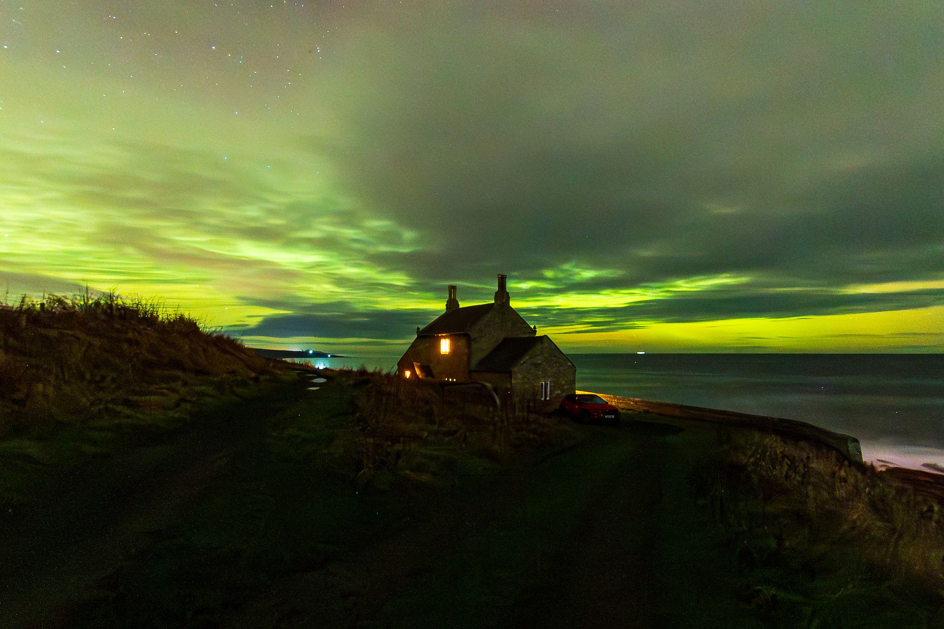 Northern Lights dazzle across Europe’s skies from Italy to Bulgaria ...