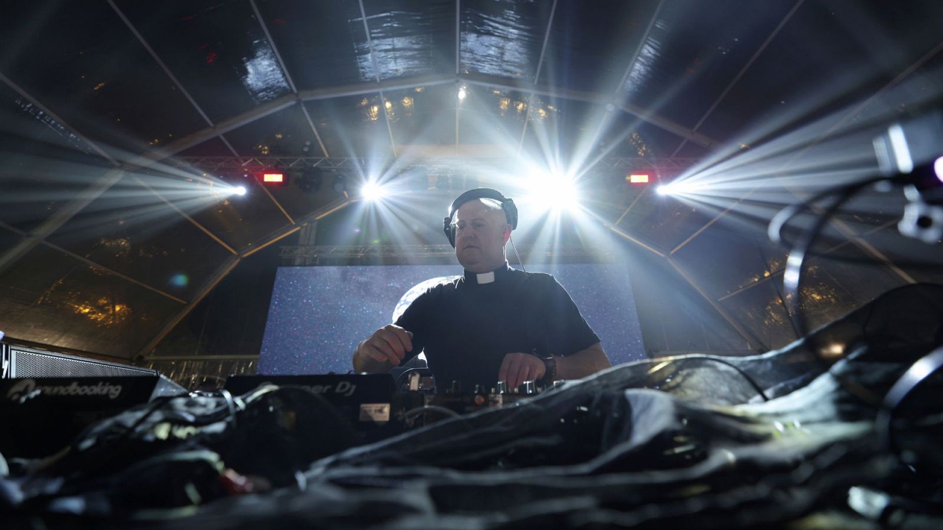 Soul Music: Meet the Portuguese village priest / DJ mixing EDM with ...