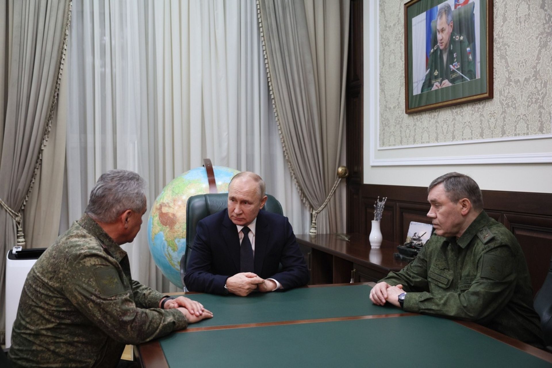 Ue: "Consegnato il 30% delle munizioni all'Ucraina". Putin: visita a ...