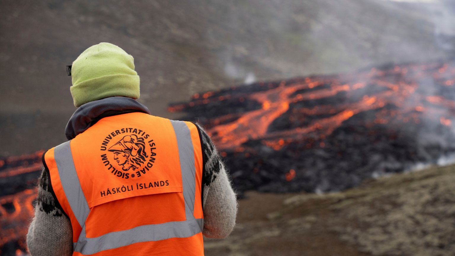 Iceland declares state of emergency over escalating earthquakes and volcano eruption fears ...