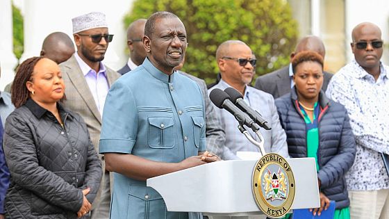 Kenyan President William Ruto’s favourite outfit, kaunda suit, banned ...
