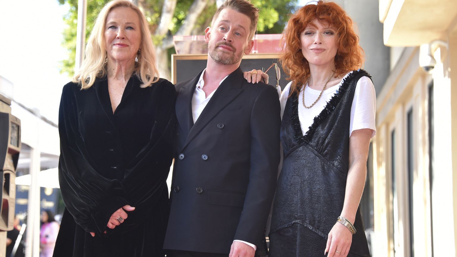 Macaulay Culkin se reencuentra con su madre de ‘Solo en casa’: recibe una estrella en el Paseo ...