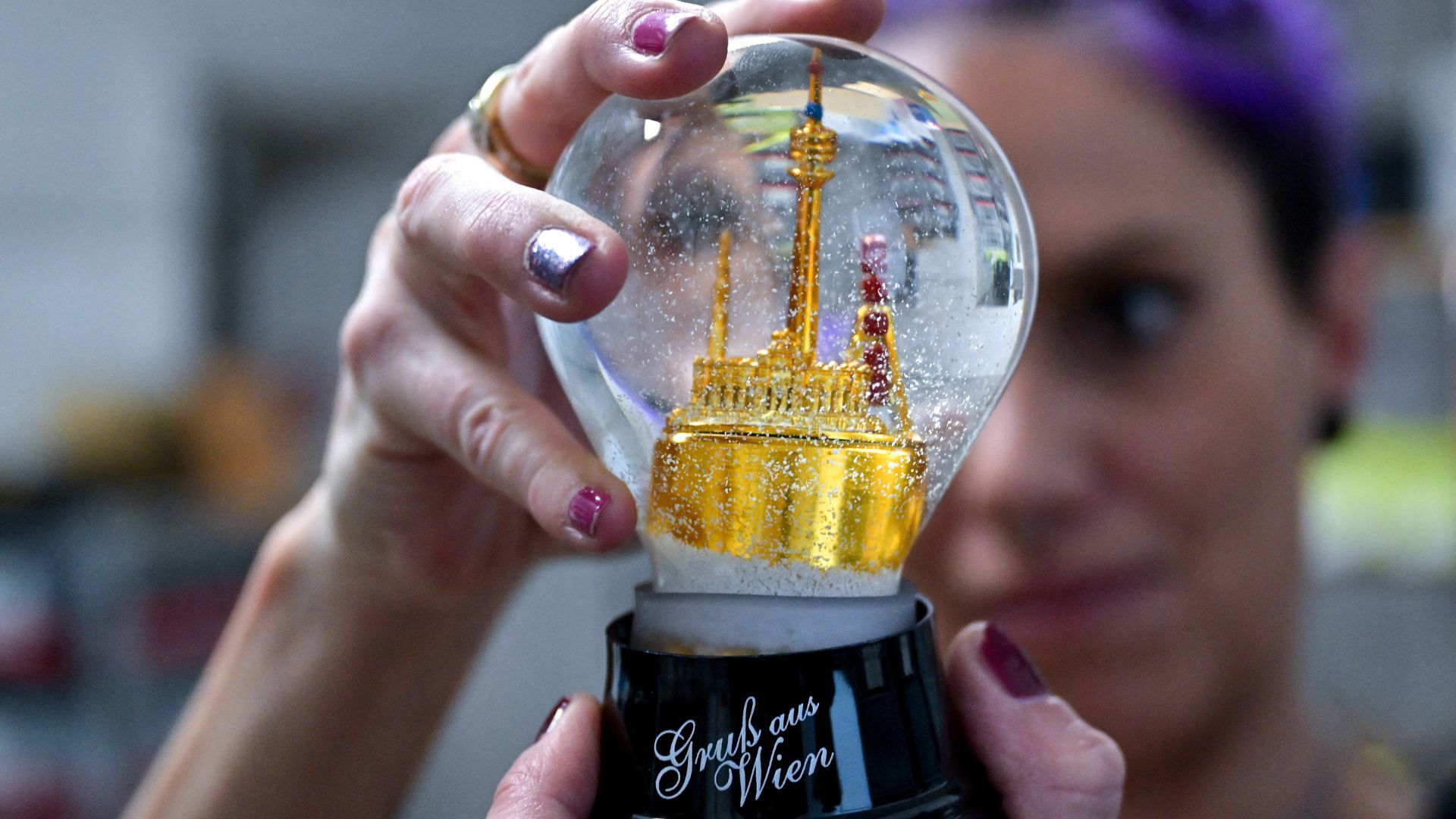 Video. How the snow globe was invented more than a century ago... by ...