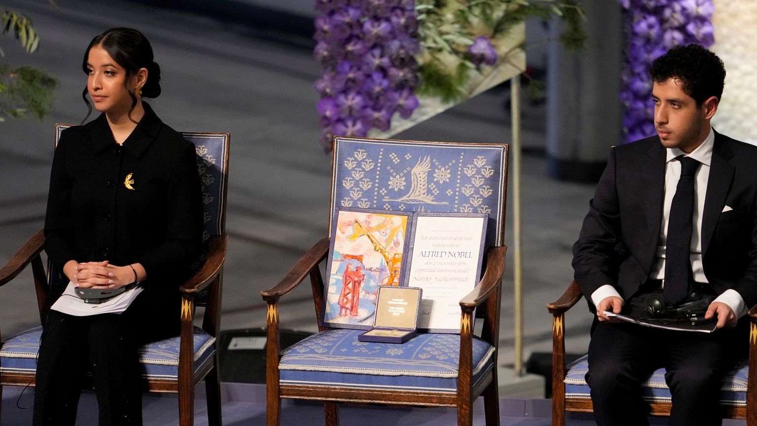 "Acho que nunca mais a vou ver": Filhos de Narges Mohammadi recebem ...