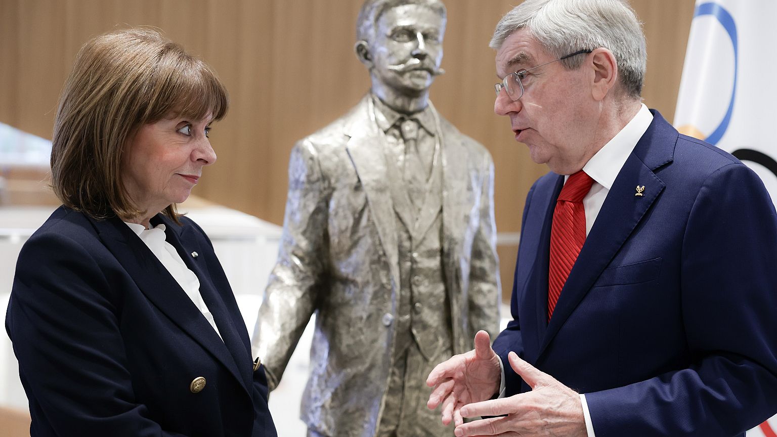 Συνάντηση Σακελλαροπούλου με τον πρόεδρο της ΔΟΕ Τόμας Μπαχ | Euronews