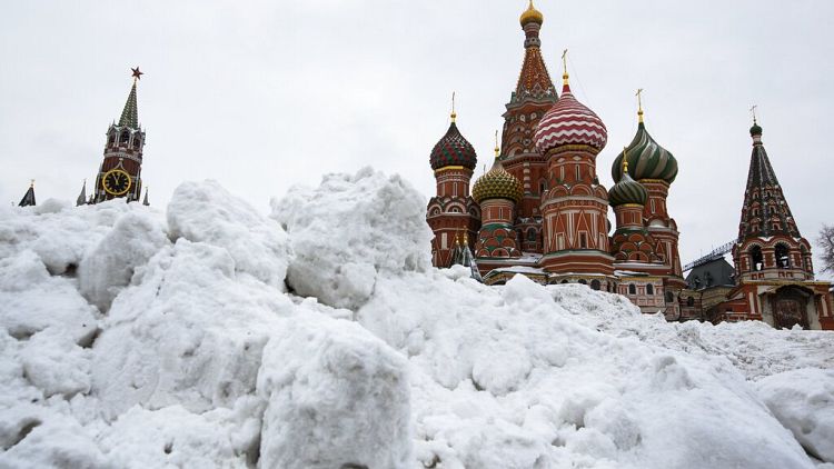 Severe blizzard blankets Moscow in worst snow in decades | Euronews