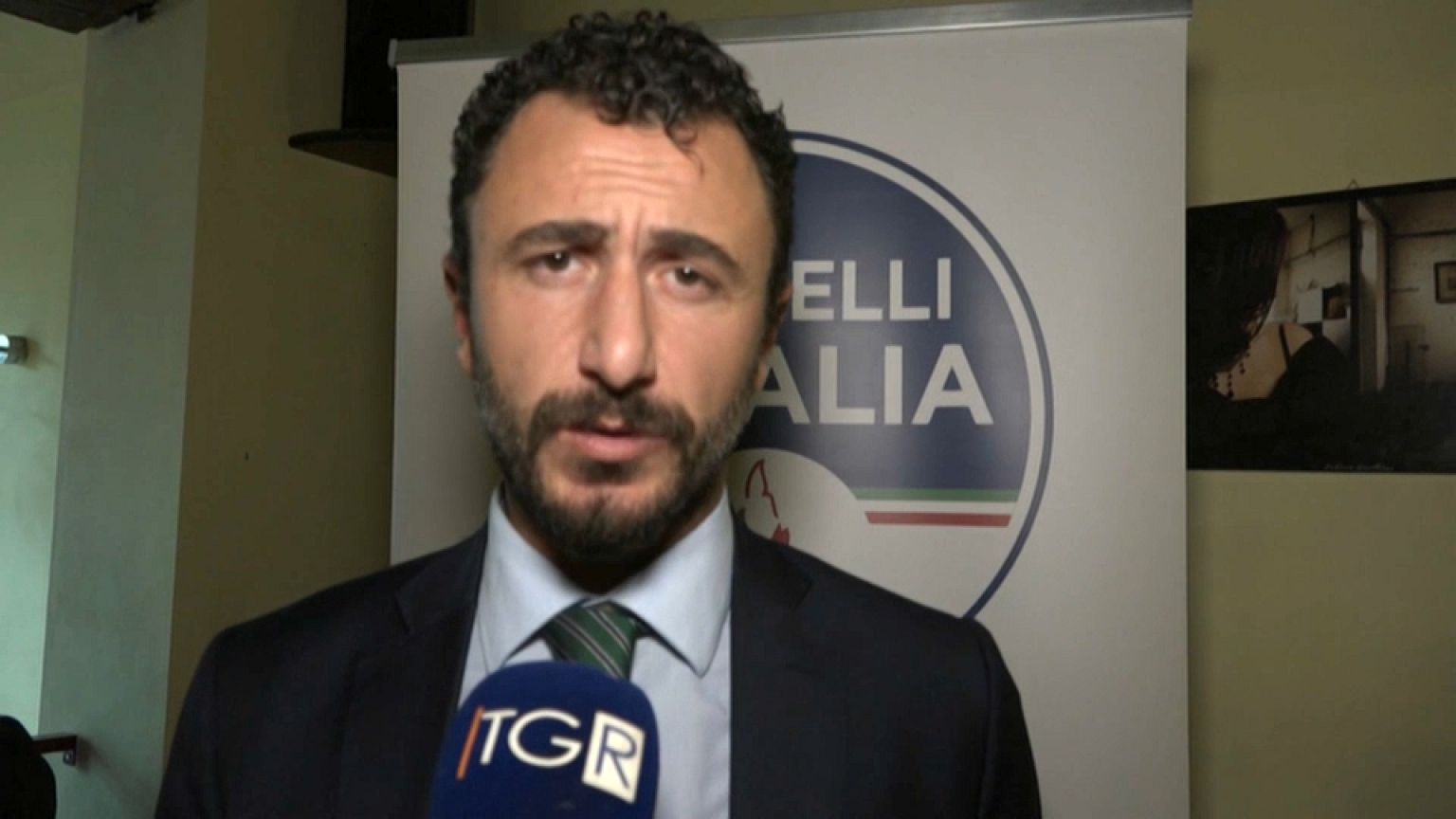 Un député italien poursuivi pour coups et blessures avec arme | Euronews