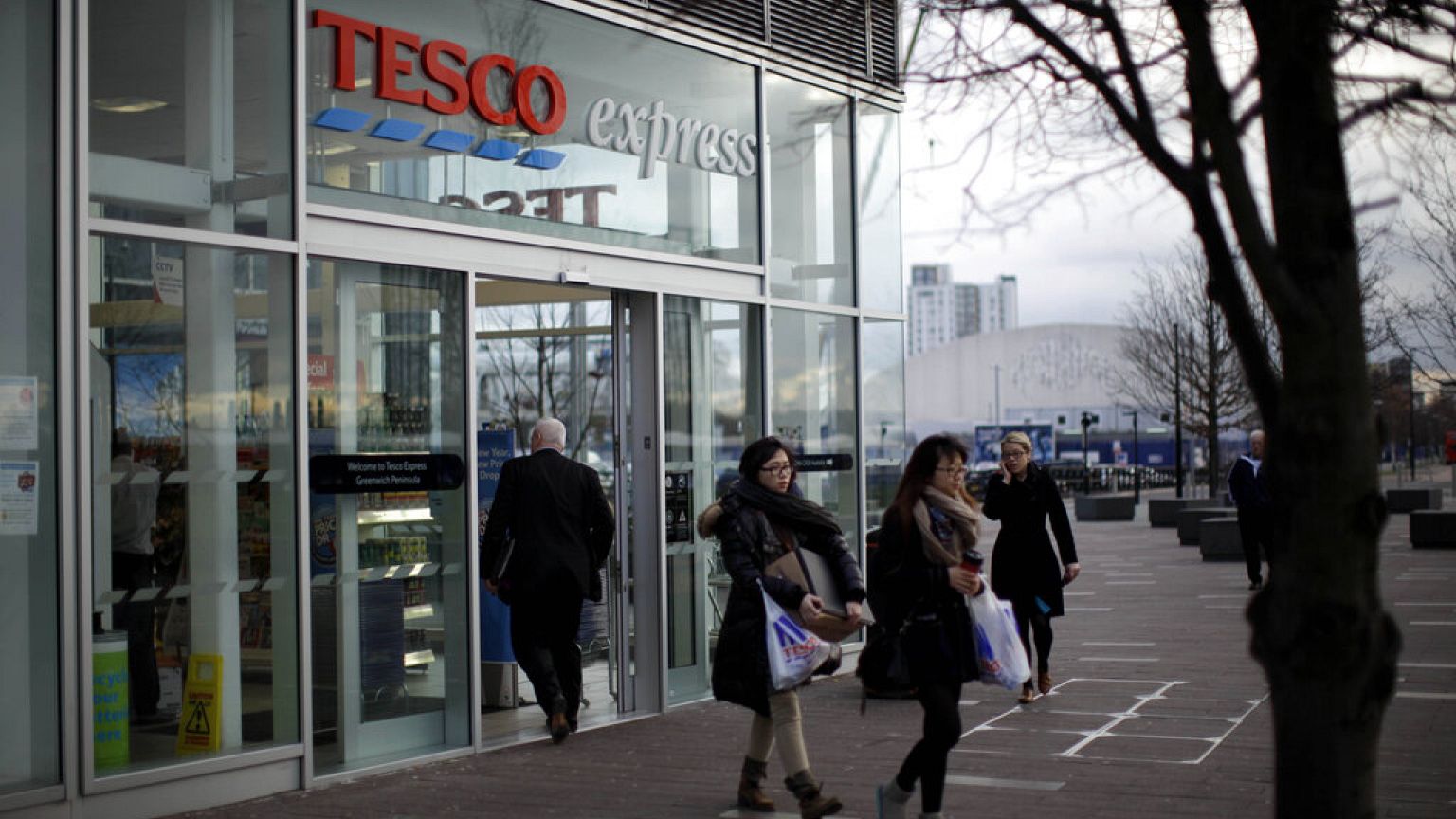 Tesco lifts profit guidance following robust Christmas sales | Euronews
