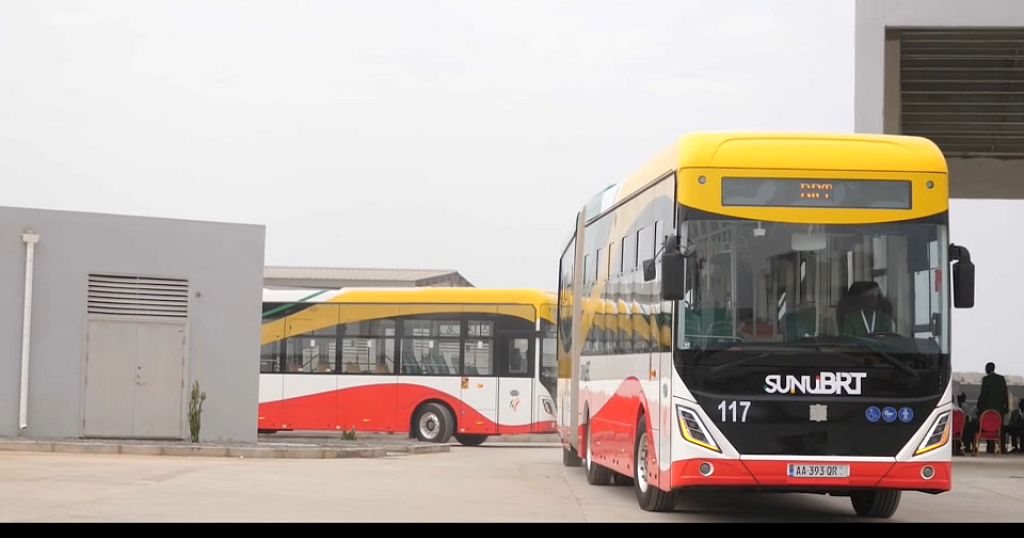 Sénégal : des bus électriques pour le transport public | Africanews