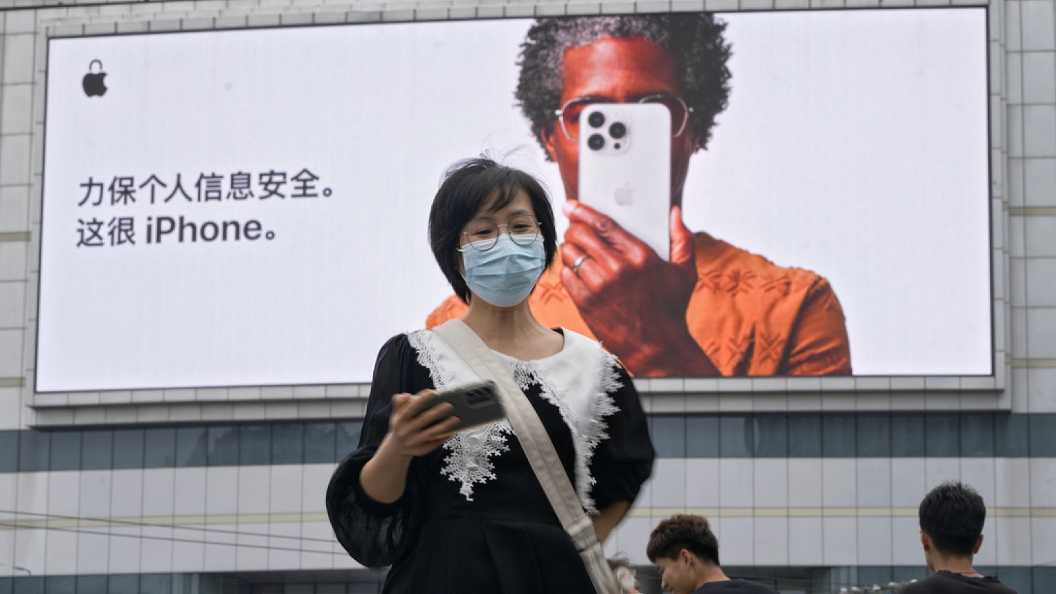 Apple offers Chinese customers discounts on iPhone 15s | Euronews