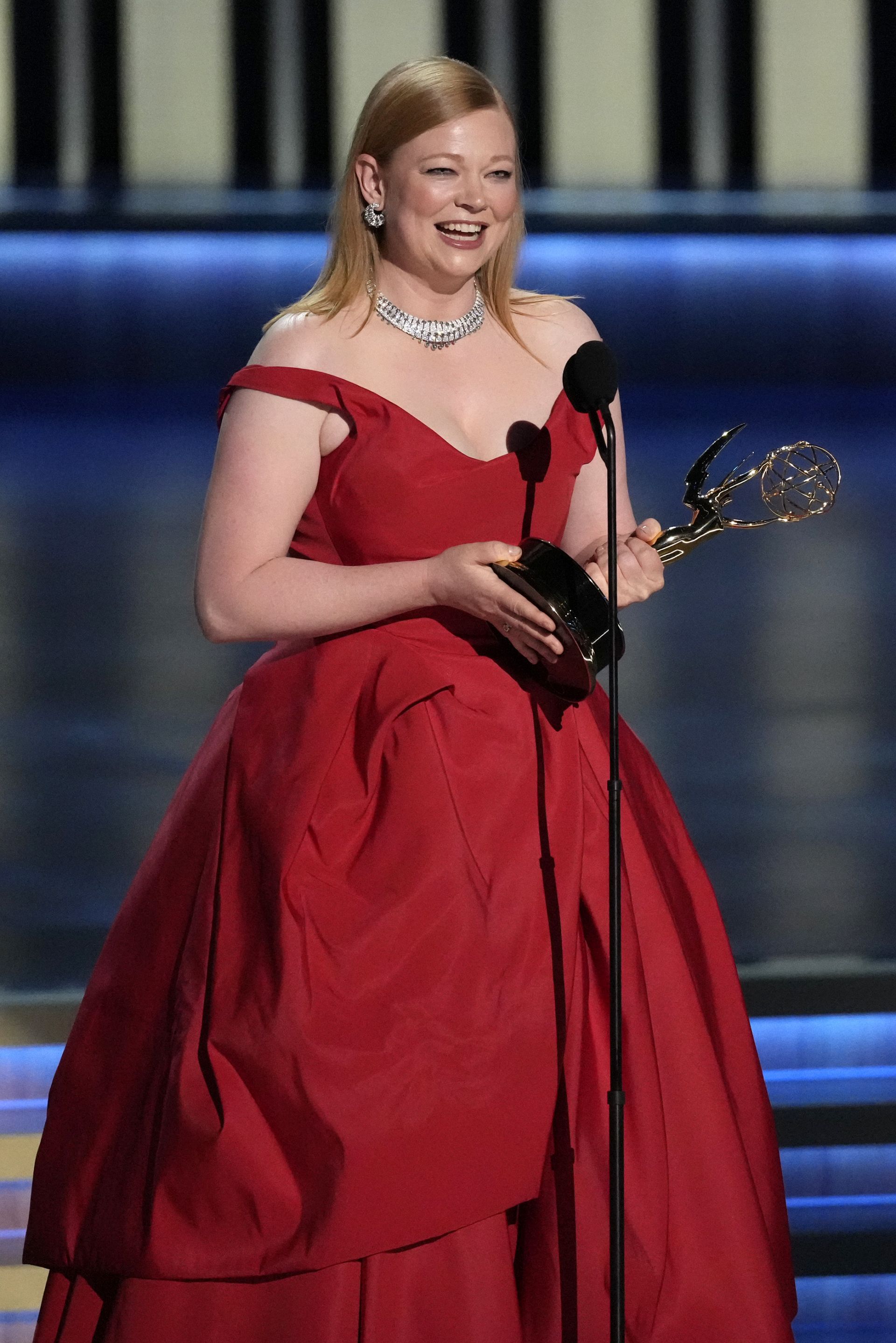 Emmys 2024: Succession and The Bear sweep up the awards | Euronews