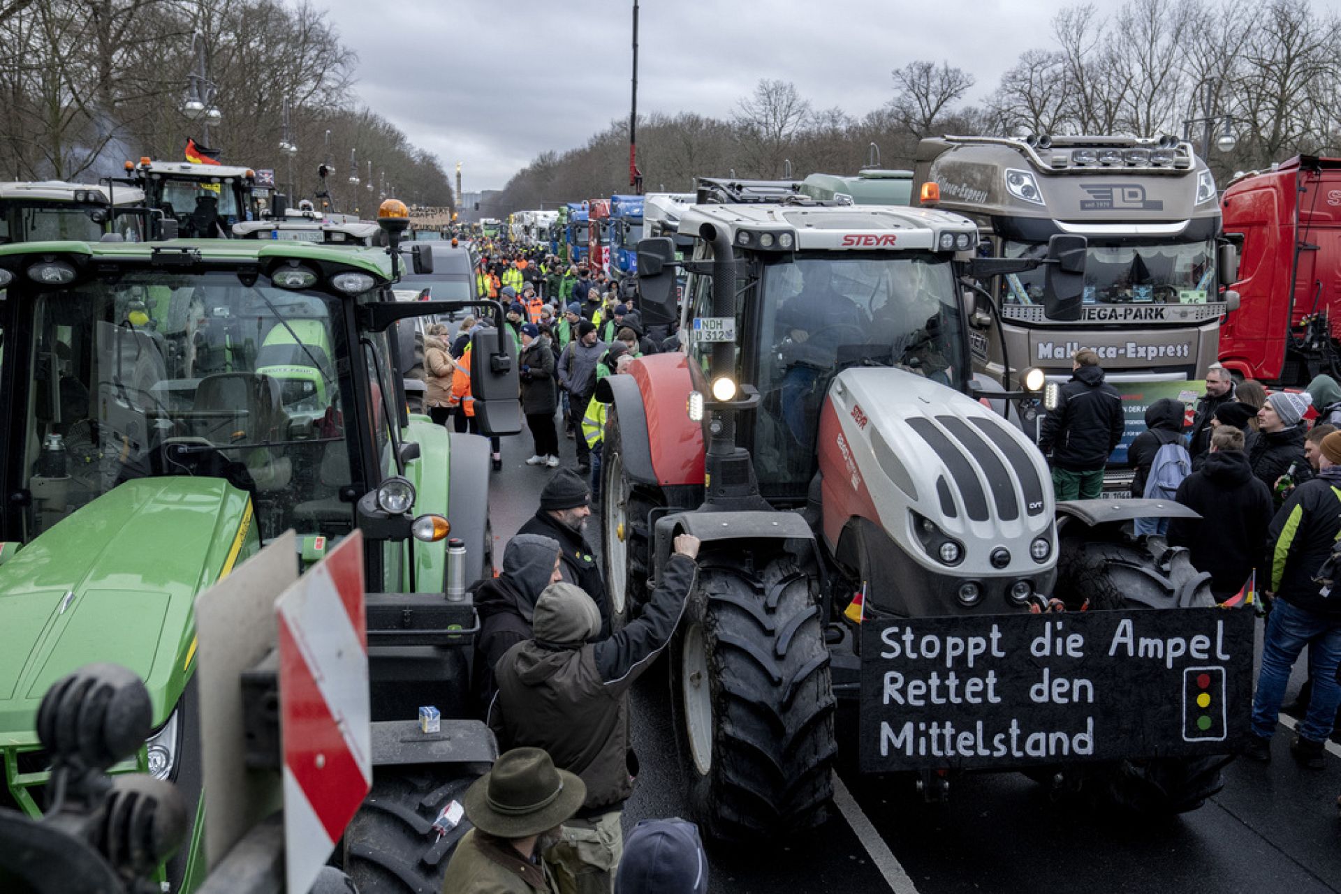 EU faces pressure to defuse mounting anger as farmers protest across ...