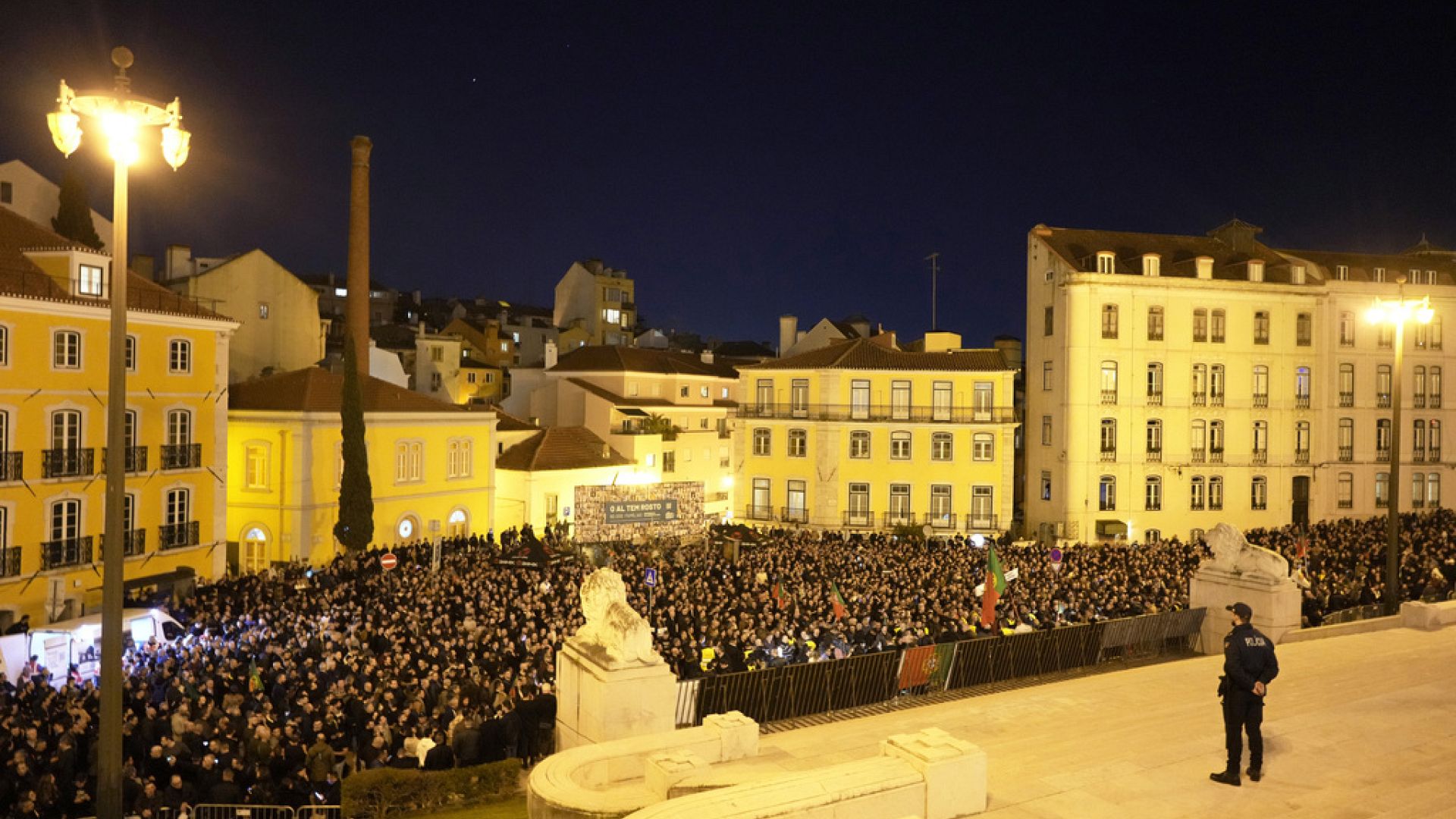 "Polícia unida jamais será vencida": 15 mil elementos da PSP e GNR em ...