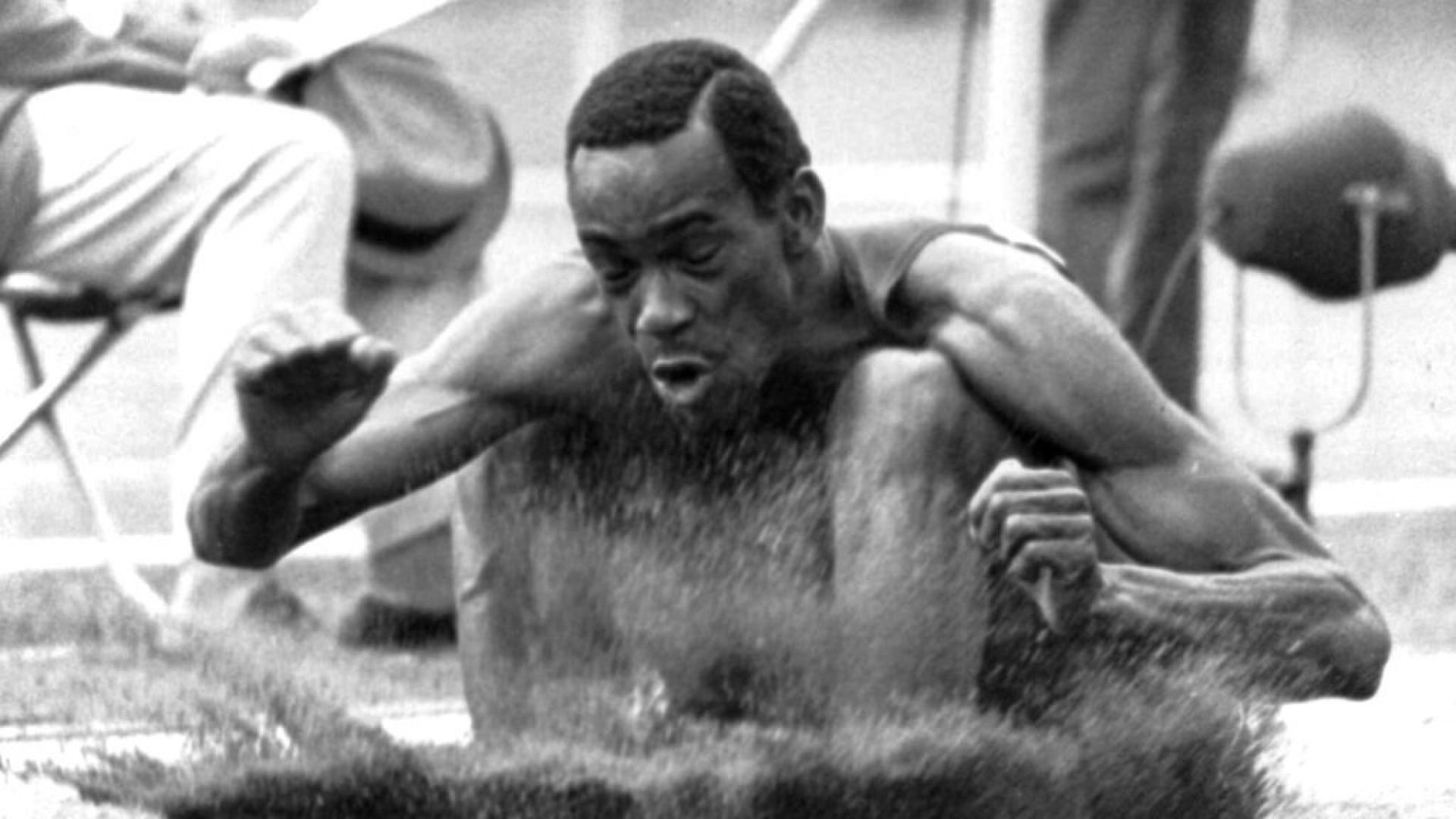 1968 Olimpiyatları'nda uzun atlama rekoru kıran Bob Beamon'ın altın ...