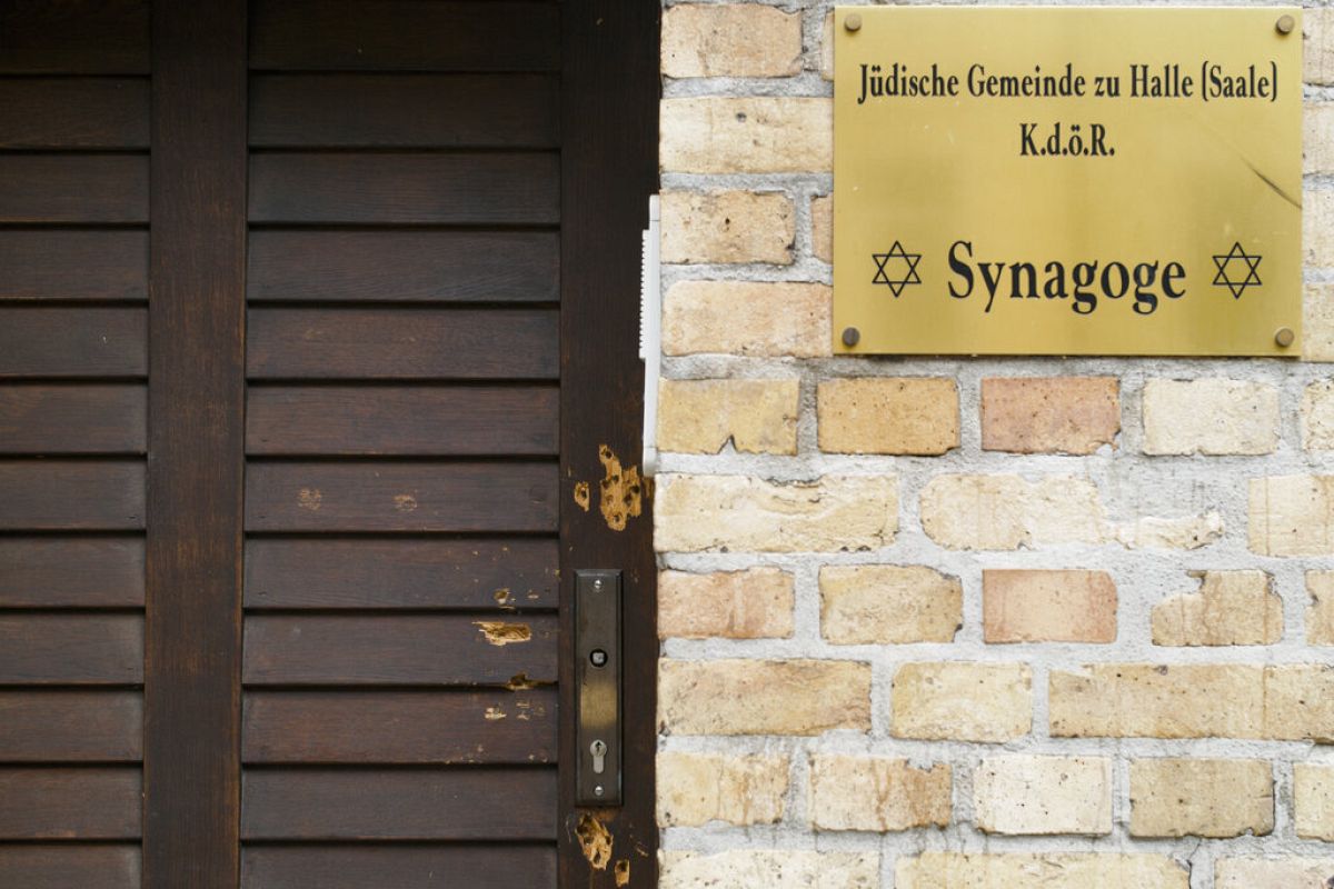 Imprisoned German synagogue attacker convicted of hostage-taking in ...