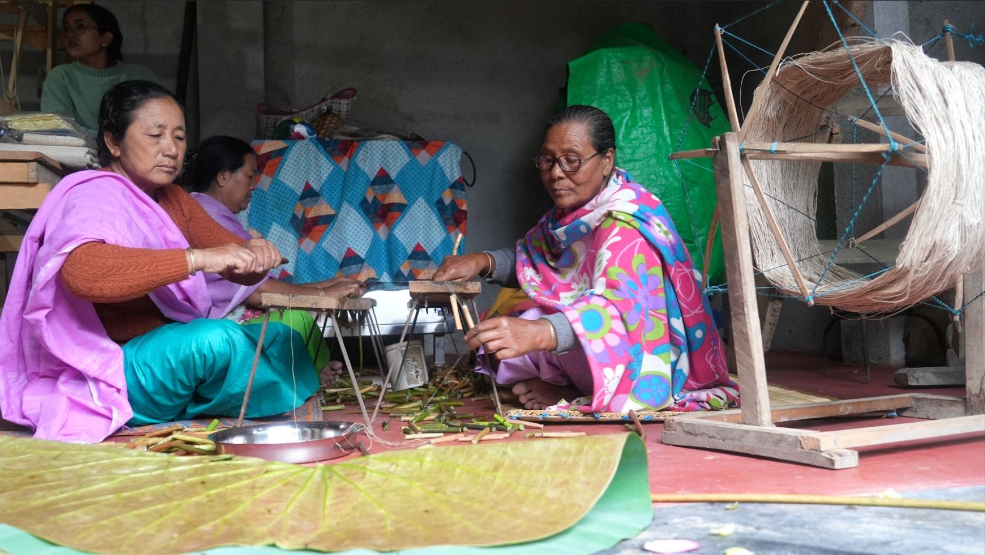 Watch: The eco-innovator weaving natural waste into fabric in India ...