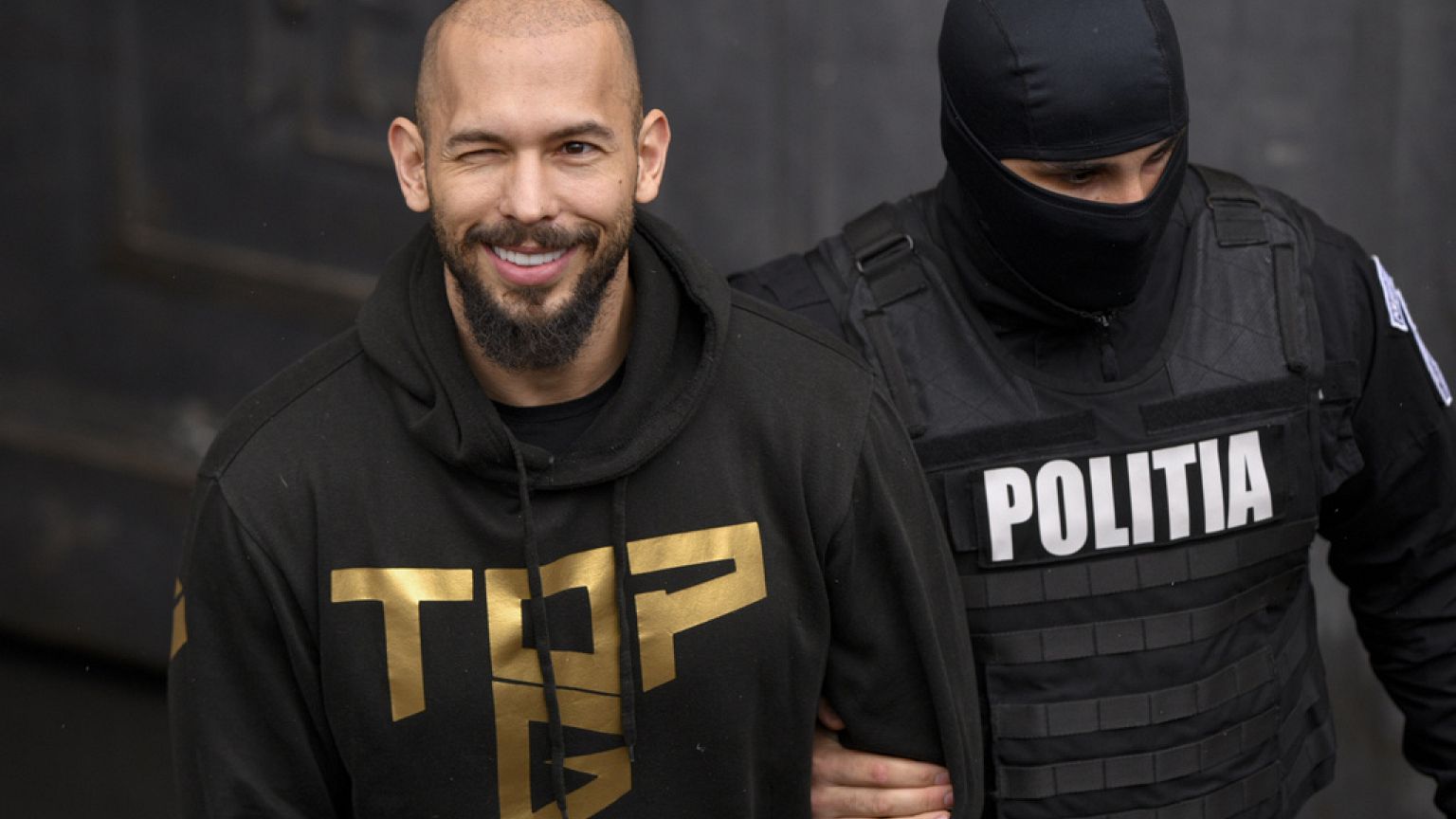 El 'influencer' Andrew Tate es detenido en Rumanía y recibe una orden ...