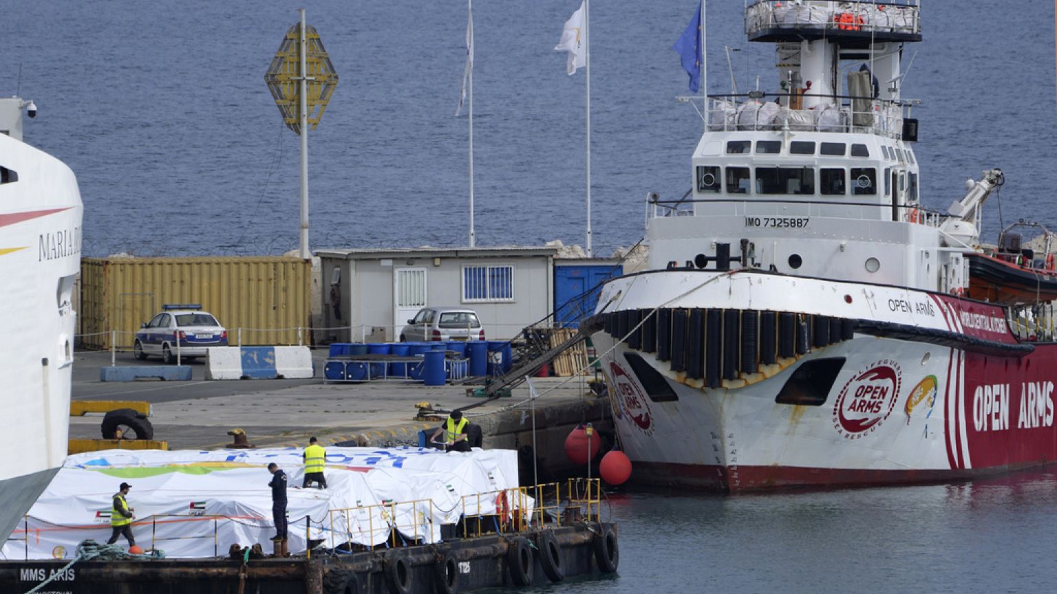 El barco de Open Arms y World Central Kitchen con 200 toneladas de ...