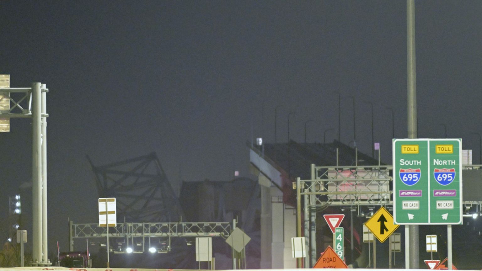 Usa, nave cargo contro il pilone, crolla ponte a Baltimora: veicoli in ...