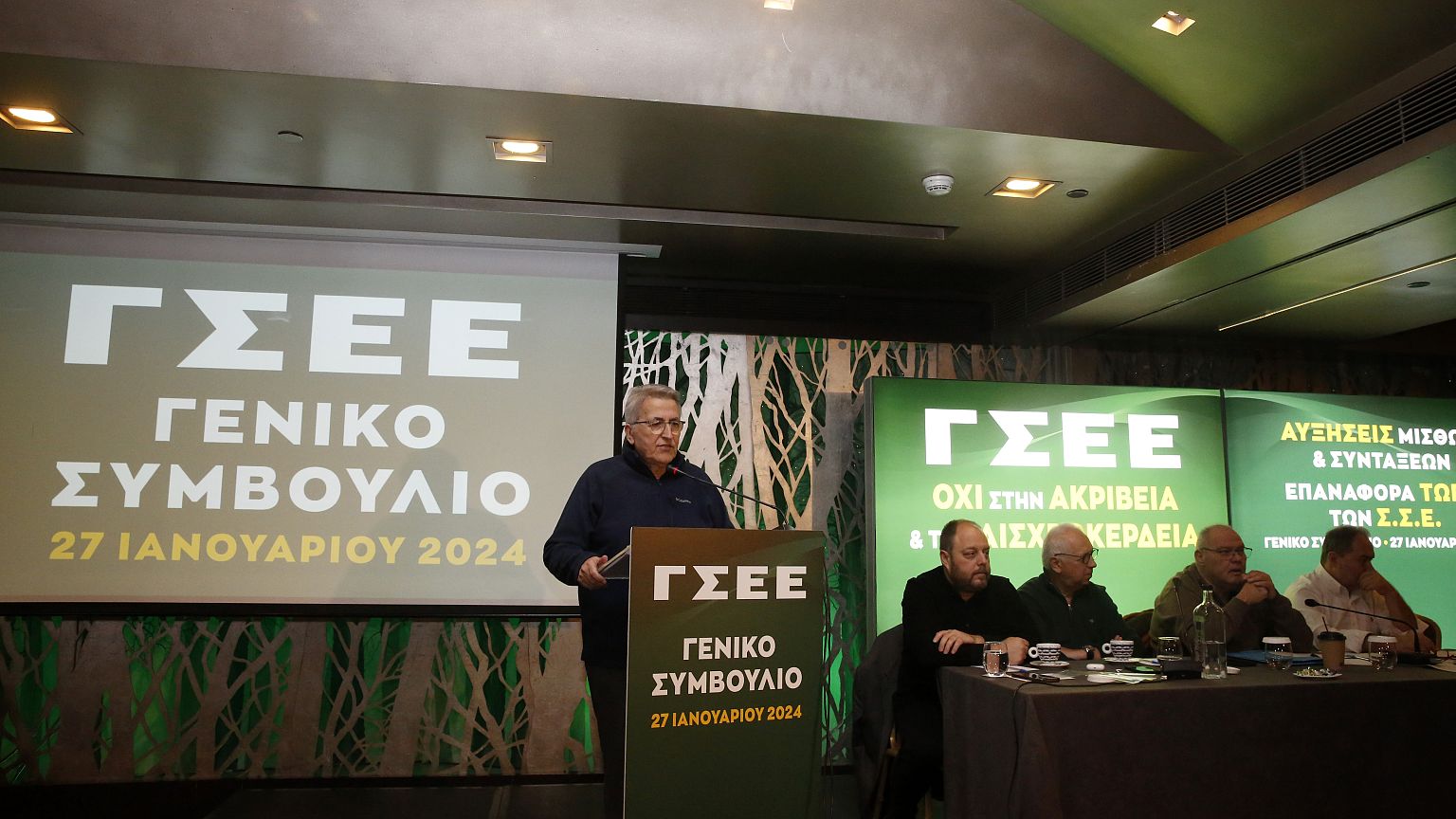 Αντιδράσεις στην ανακοίνωση για την αύξηση του κατώτατου μισθού | Euronews