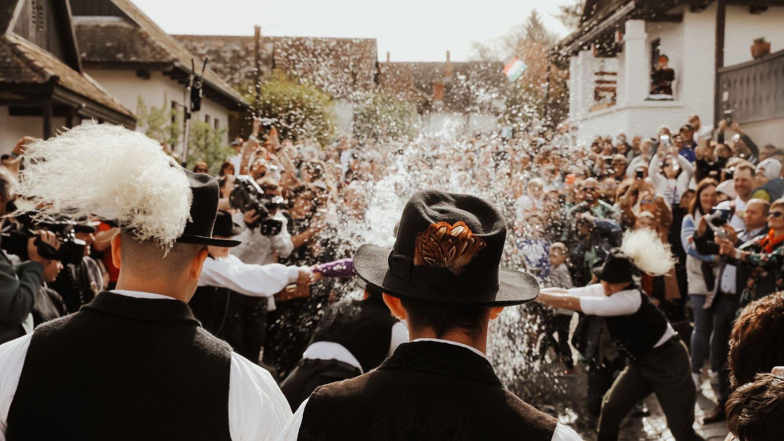 Négynapos fesztivállá nőtte ki magát a hollókői húsvéti mulatság | Euronews