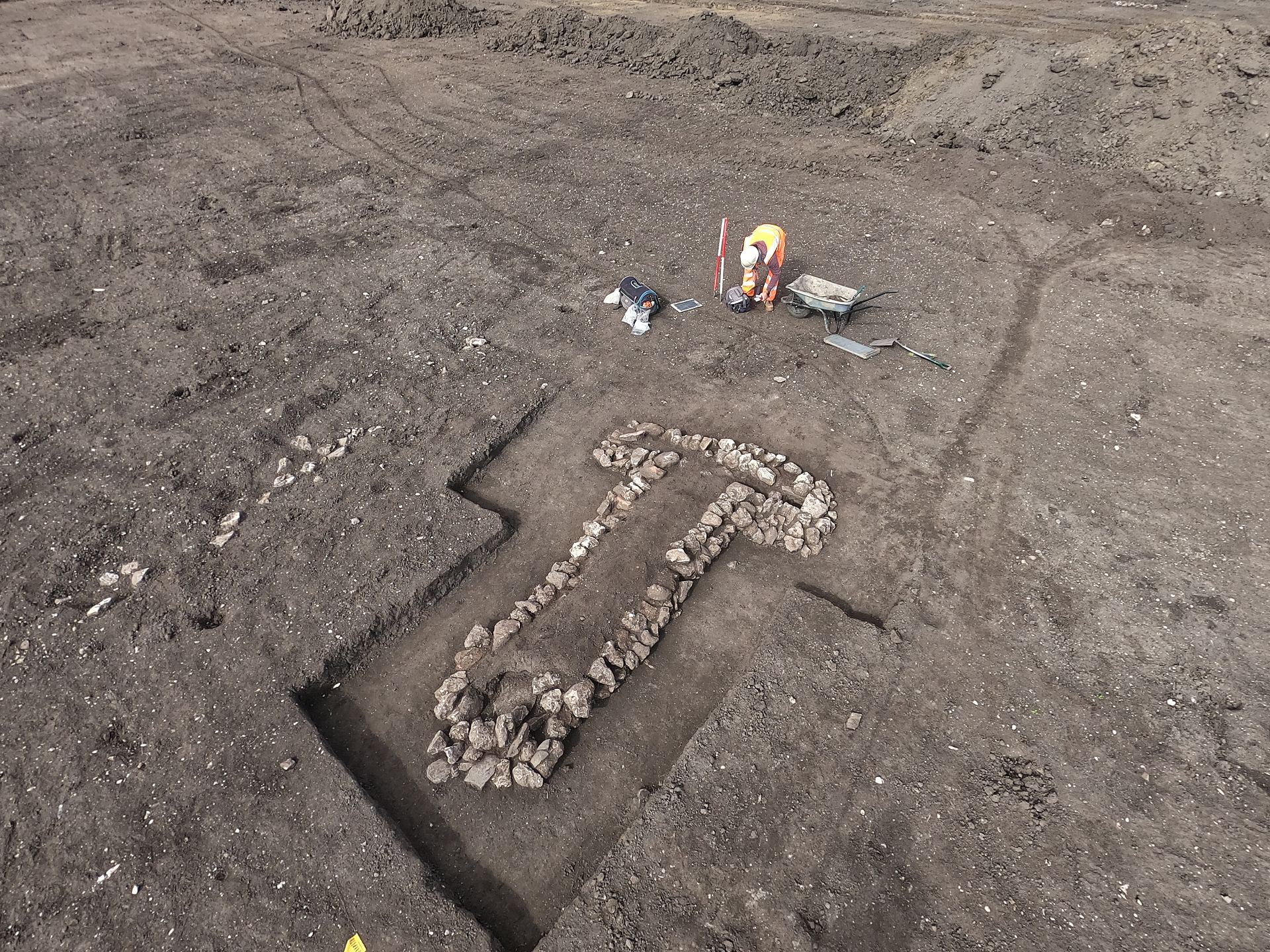 Archaeologists discover 'remarkable' Roman villa complex at UK housing ...