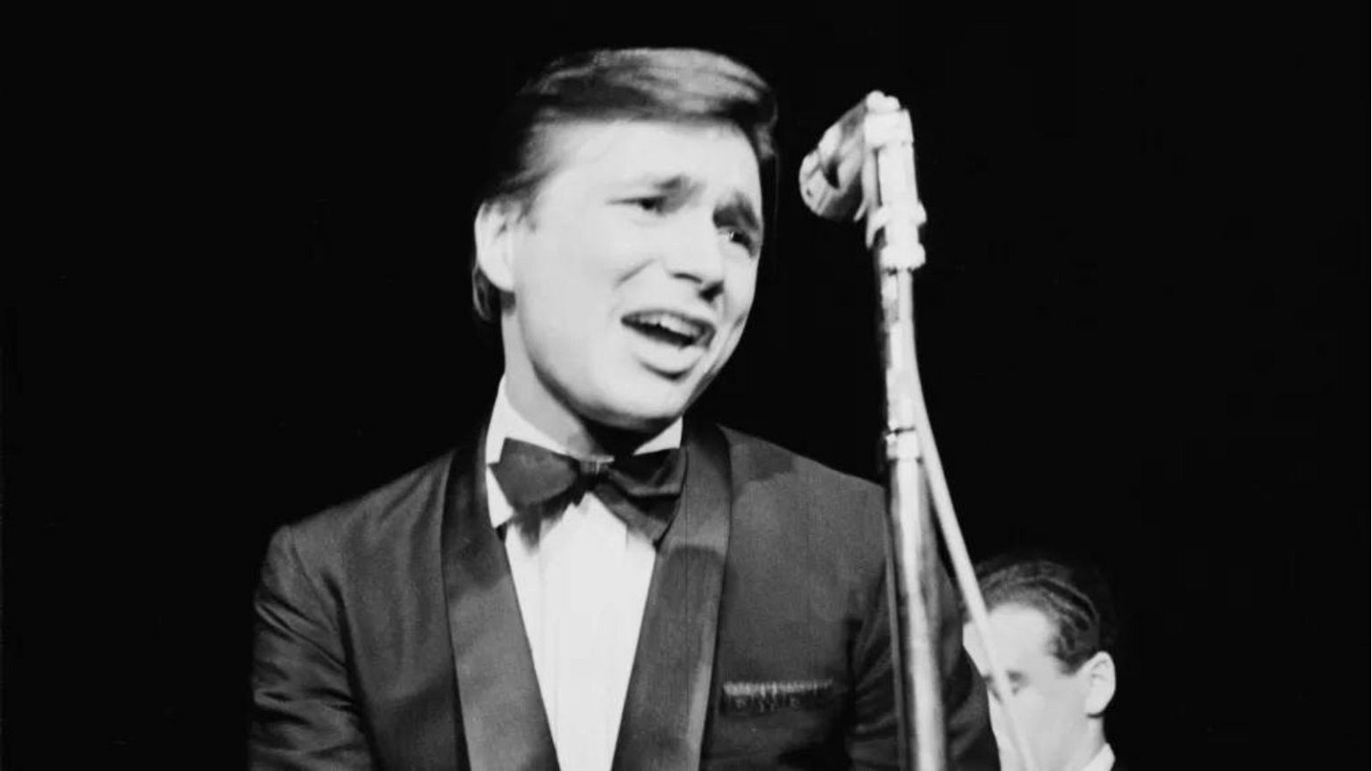 Iconic French singer and actor Jean-Paul Vignon dies at 89 | Euronews