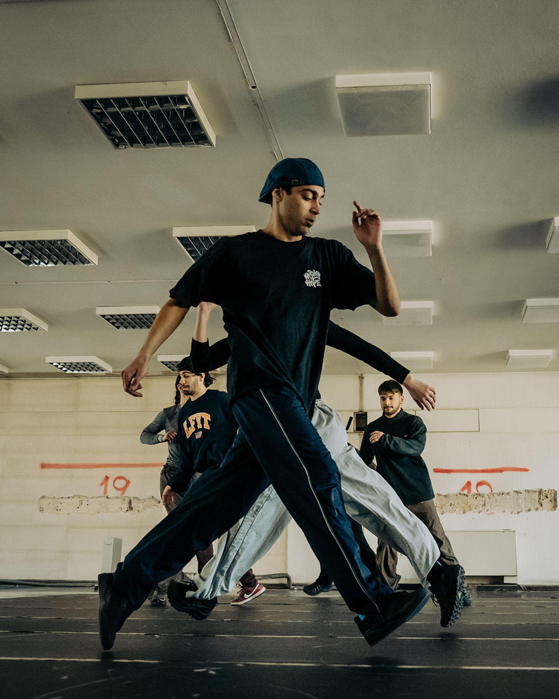 «The Olympic Cypher»: Το breakdance συναντά την Ολυμπιακή Λαμπαδηδρομία ...