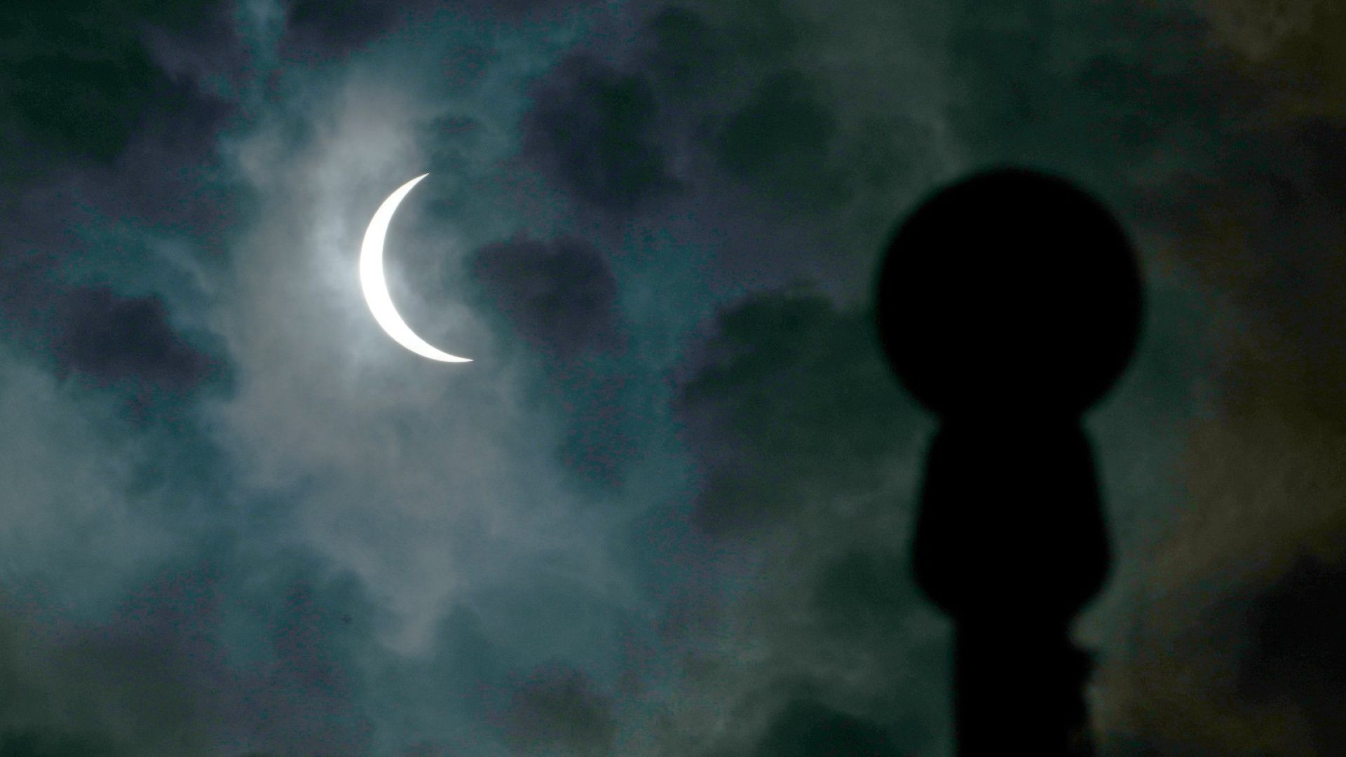 Best pictures of total solar eclipse that awed US, Mexico and Canada ...