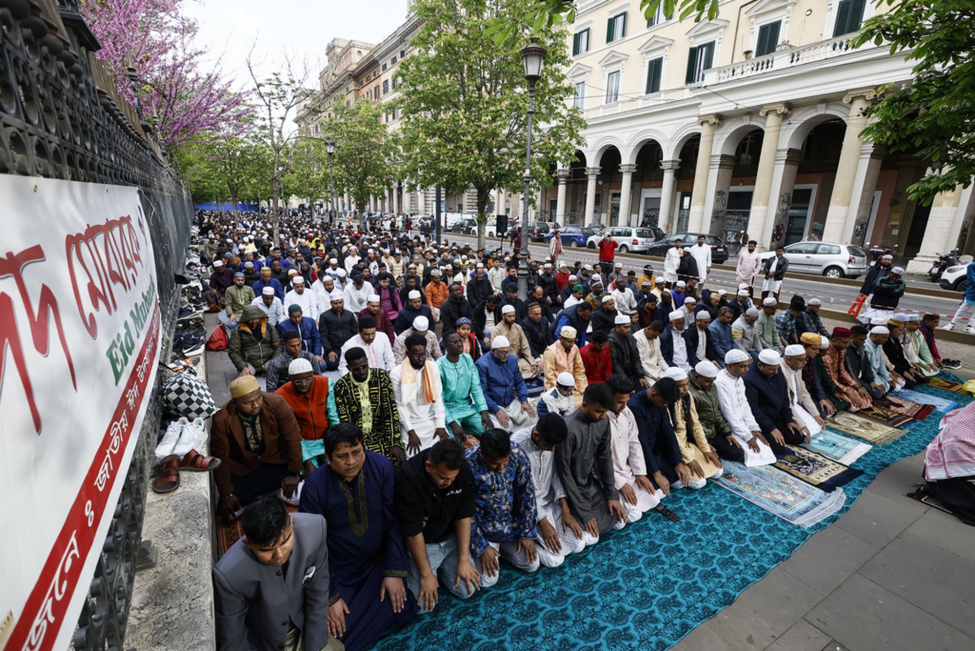 In pictures: Muslims across the world celebrate Eid-al-Fitr amid Gaza ...