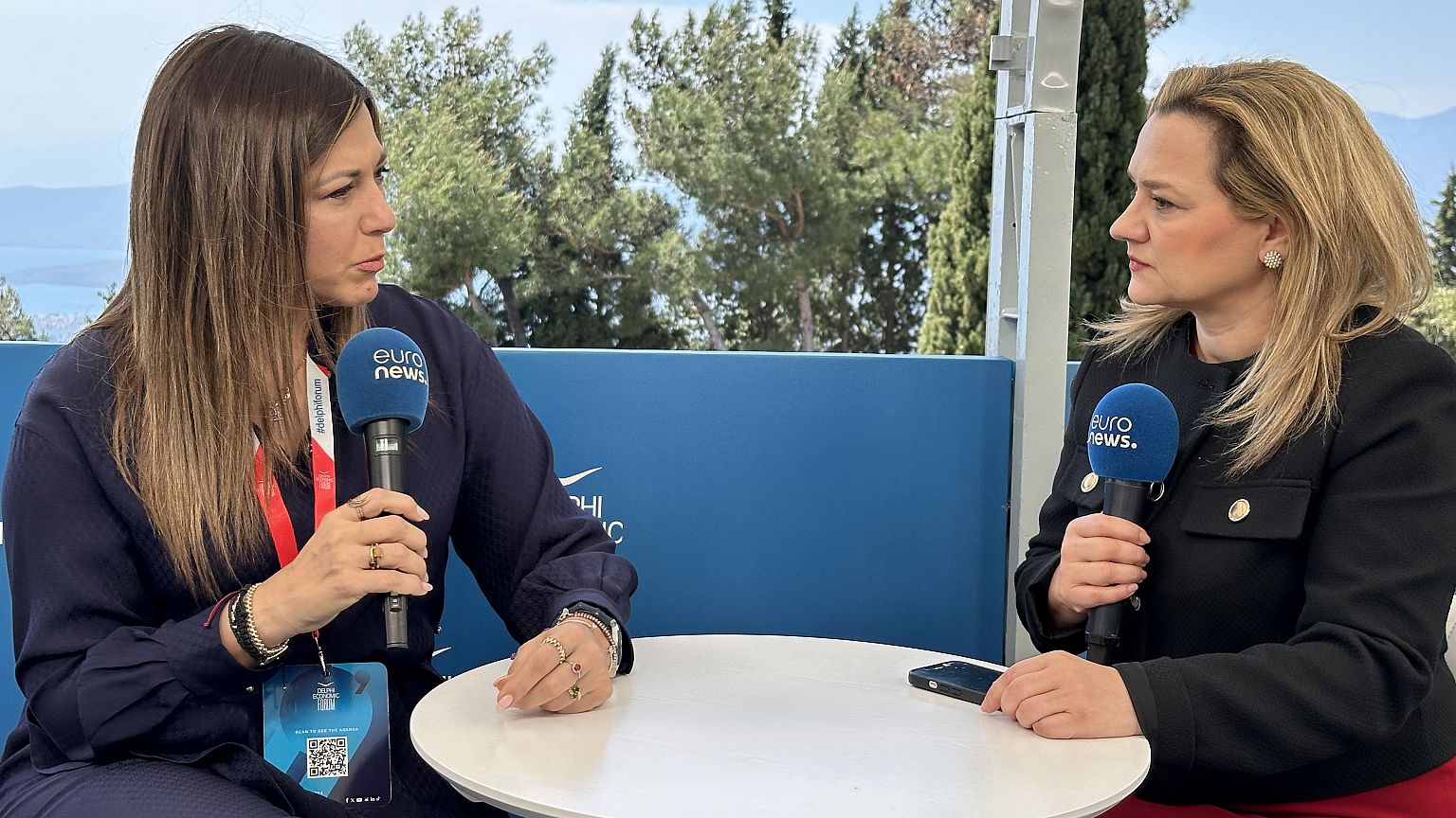 Σοφία Ζαχαράκη στο euronews: Τέλος Απριλίου το αυξημένο επίδομα γέννας
