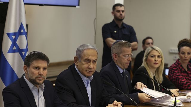 إعلام عبري انقسام داخل الحكومة الإسرائيلية حول طبيعة وتوقيت رد تل أبيب