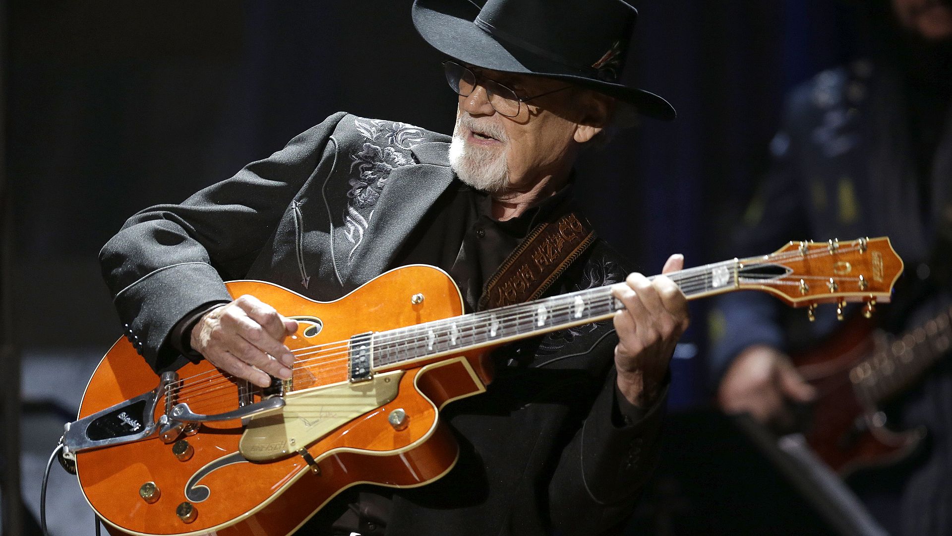Grammy-winning ‘Peter Gunn’ guitarist Duane Eddy dies aged 86 | Euronews