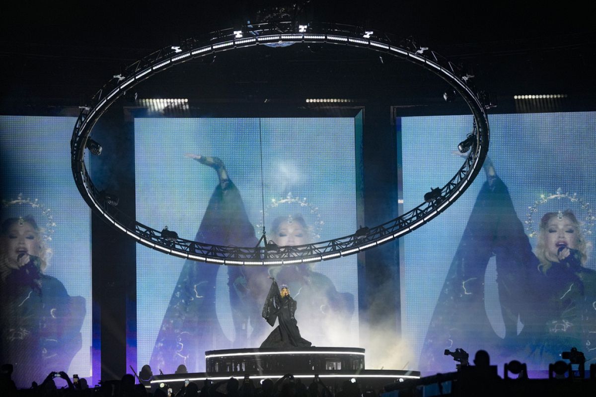 PHOTOS: Madonna makes waves in Brazil with free concert gathering 1.6 ...