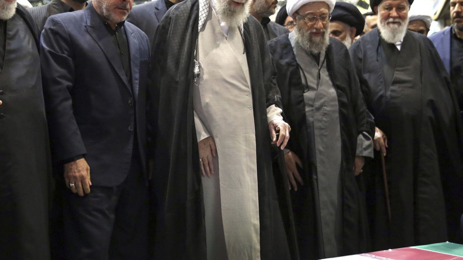 Iran : la foule se masse à Téhéran pour les funérailles d'Ebrahim ...