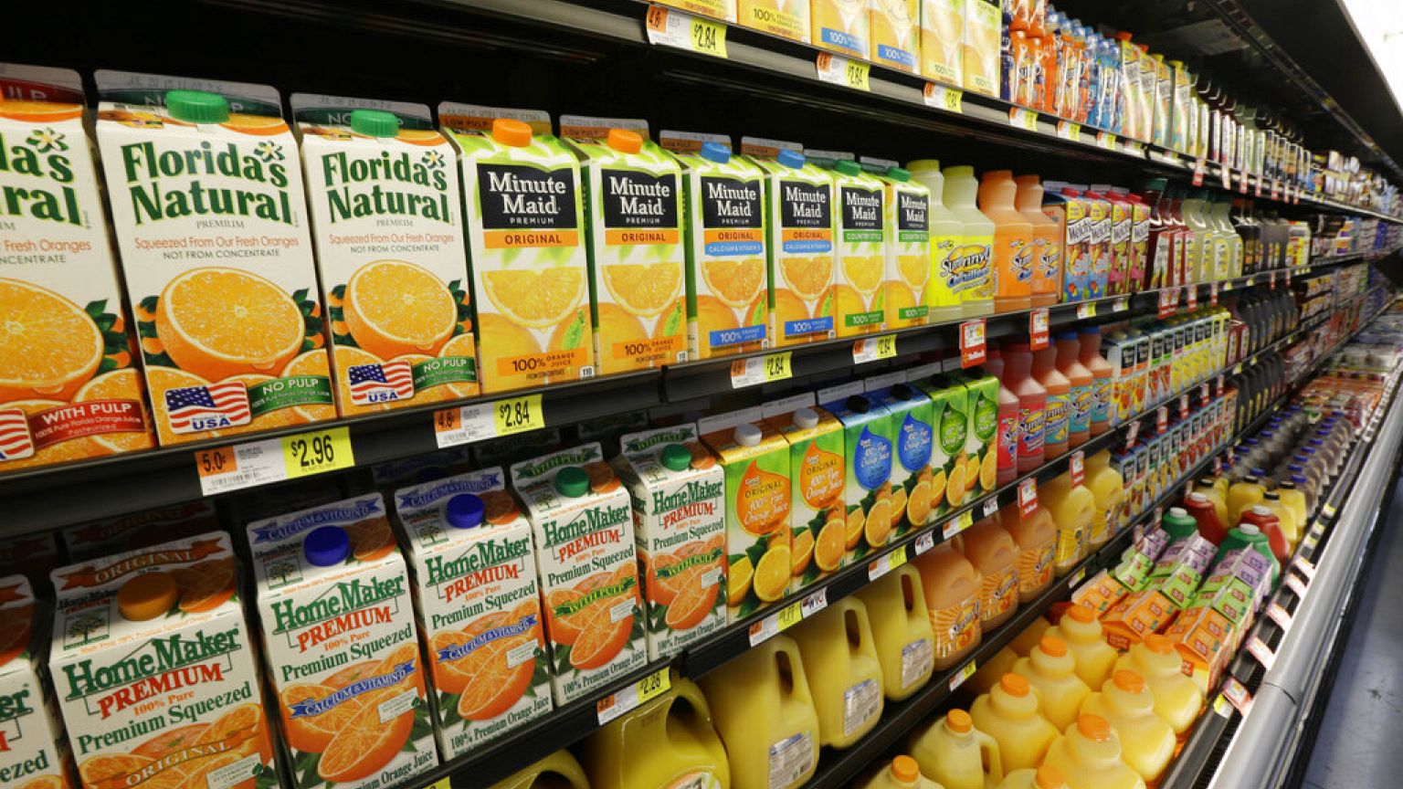 Orange juice prices soar as poor weather squeezes citrus crops | Euronews